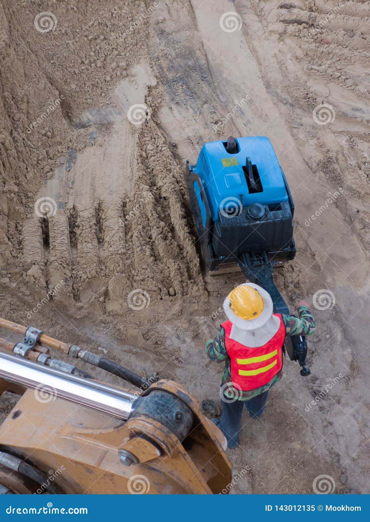 Worker at Construction Site Stock Image - Image of civil, land: 143012135