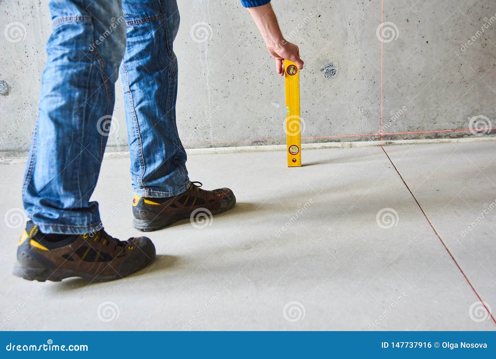 The Worker Control Works of Walls Using Laser Line Level. Laser ...