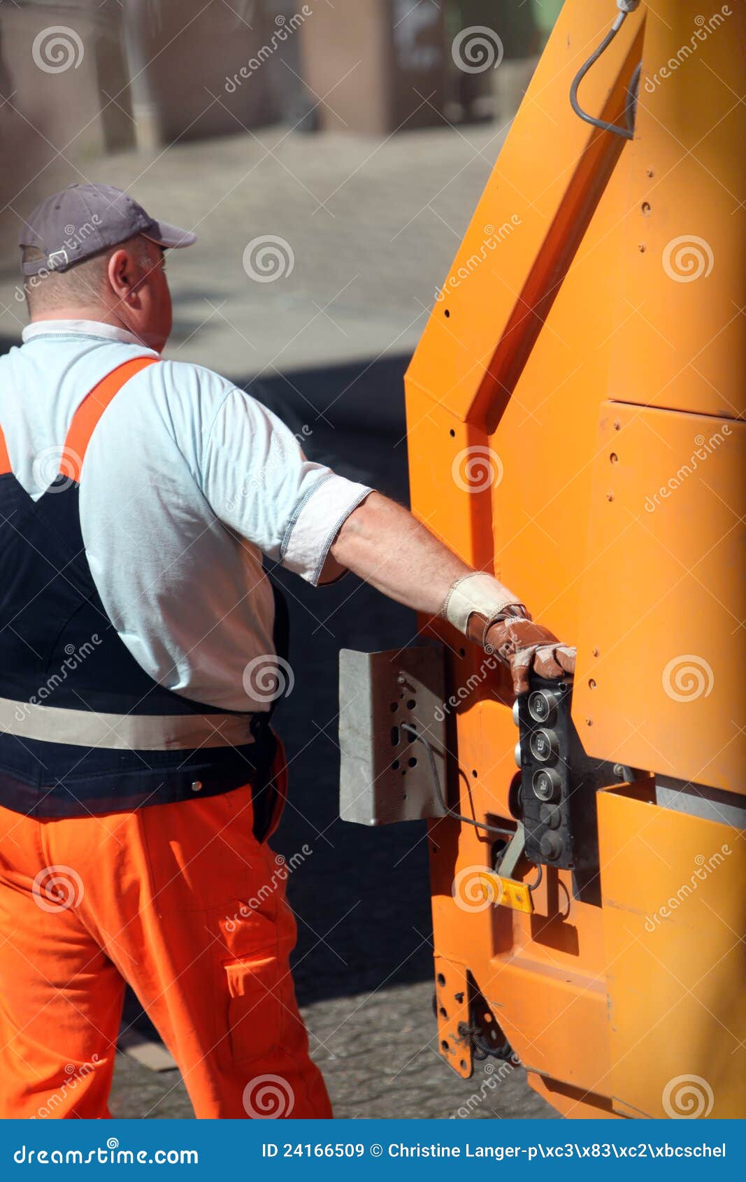 Worker at the Controls of a Garbage Truck Editorial Stock Image - Image ...
