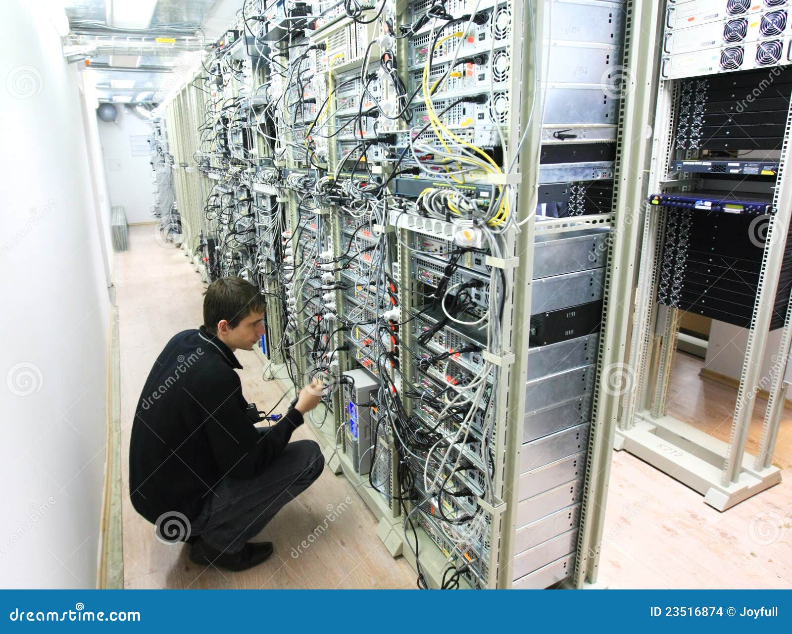 Worker at Data Center editorial stock image. Image of network - 23516874