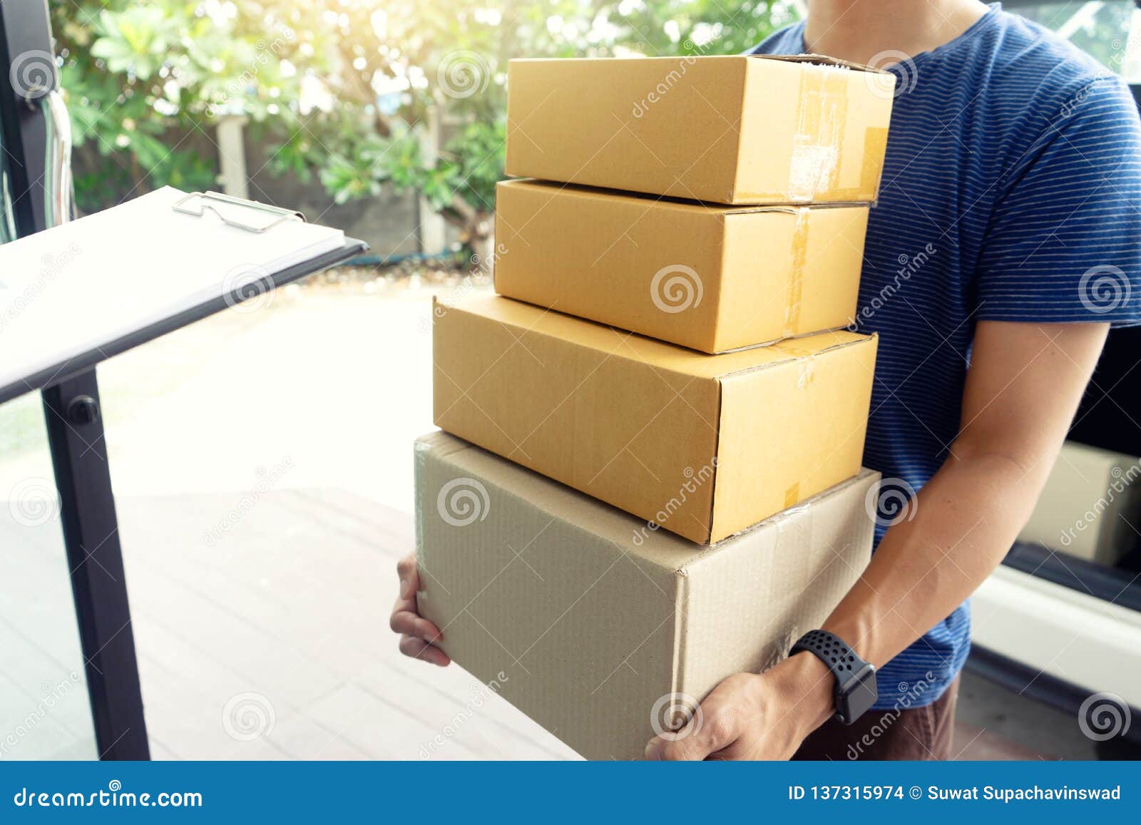 Worker Man Delivery the Boxs To Home Stock Photo - Image of people ...