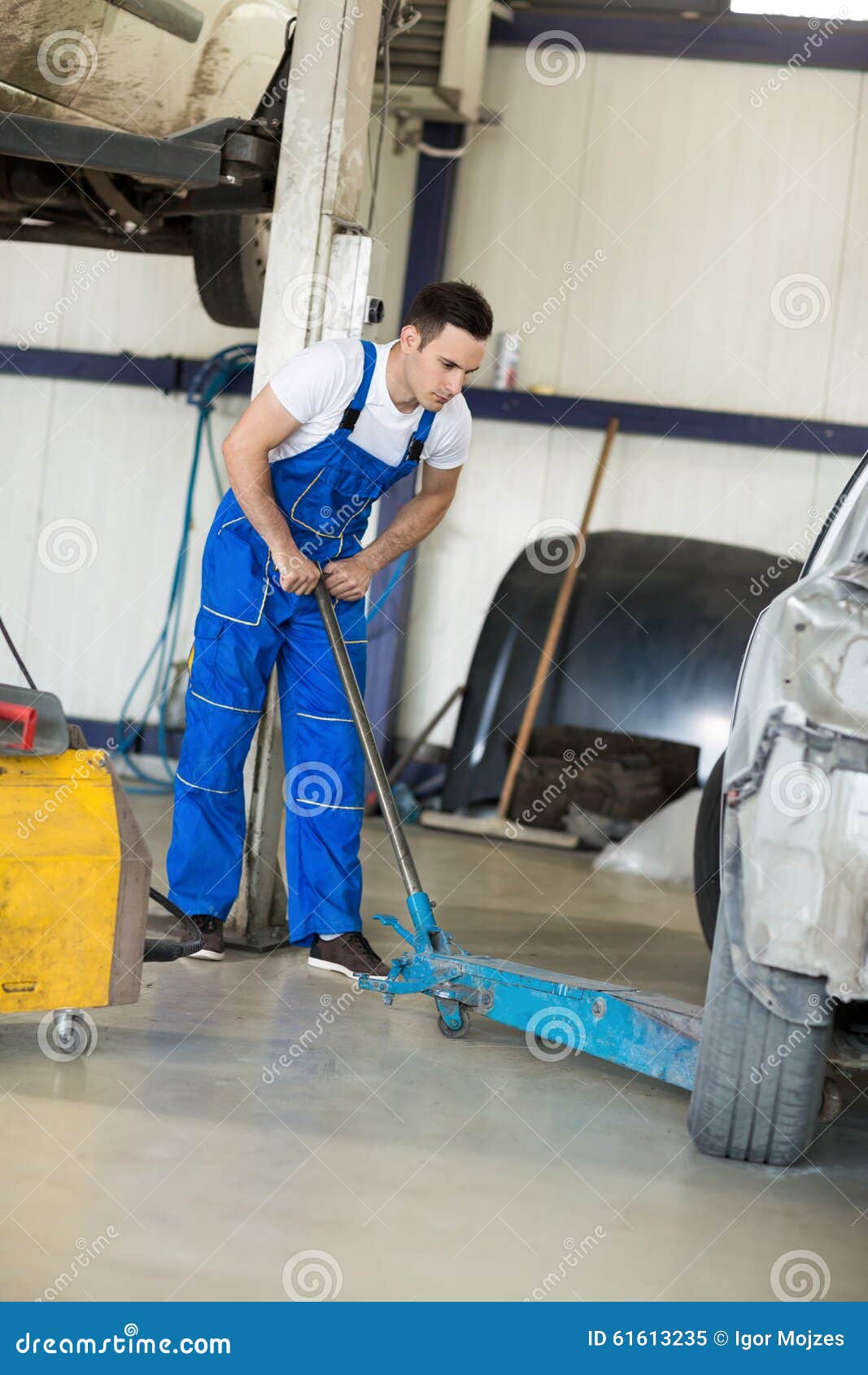 Worker manual lift car stock image. Image of garage, mechanical - 61613235