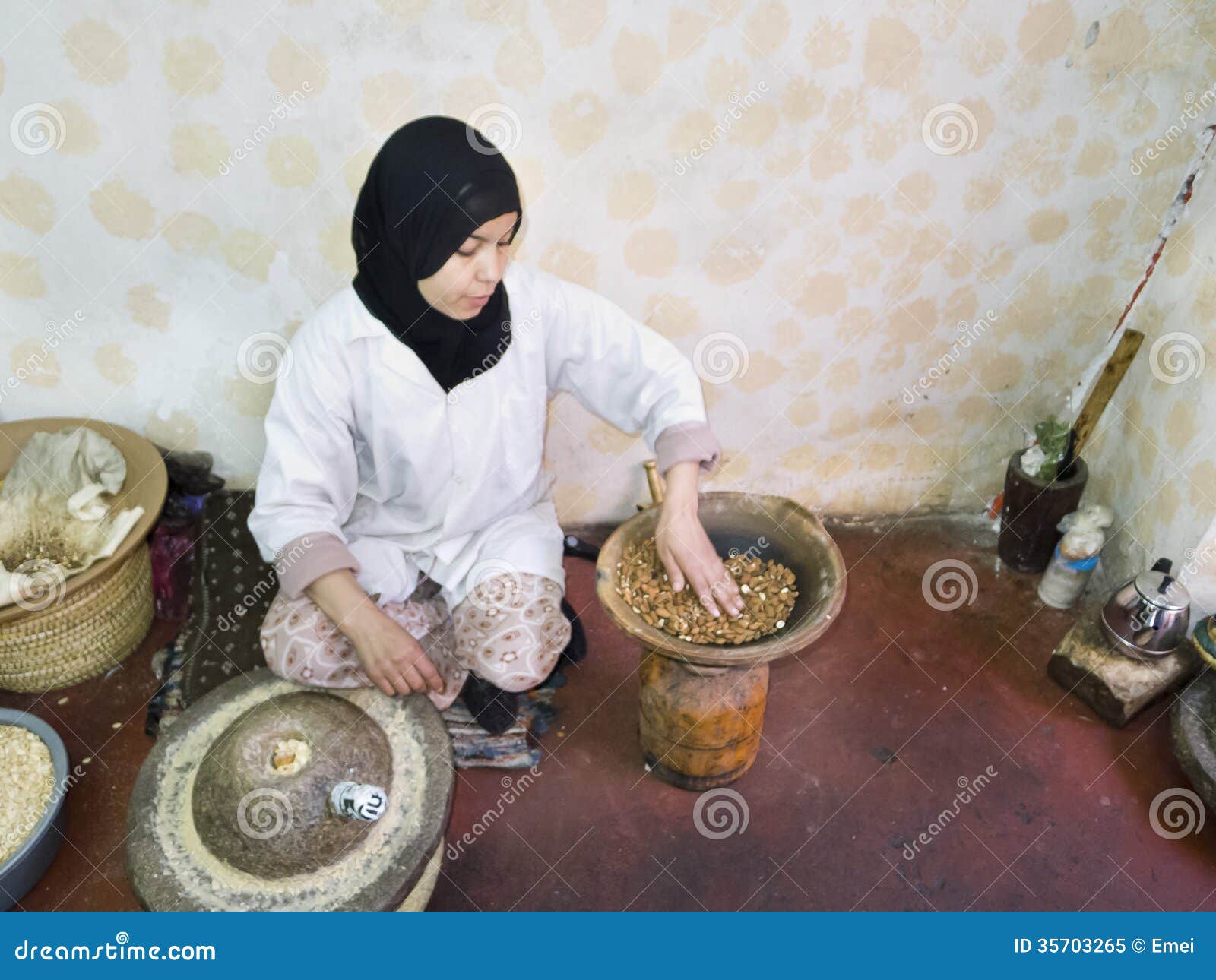 Worker, Marrakech, Morocco editorial image. Image of culture - 35703265