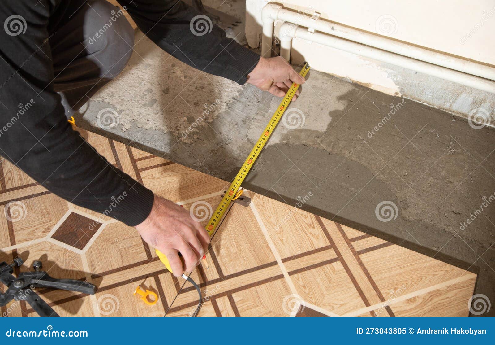 Worker Measuring Floor. Renovation Floor Stock Image - Image of decor ...