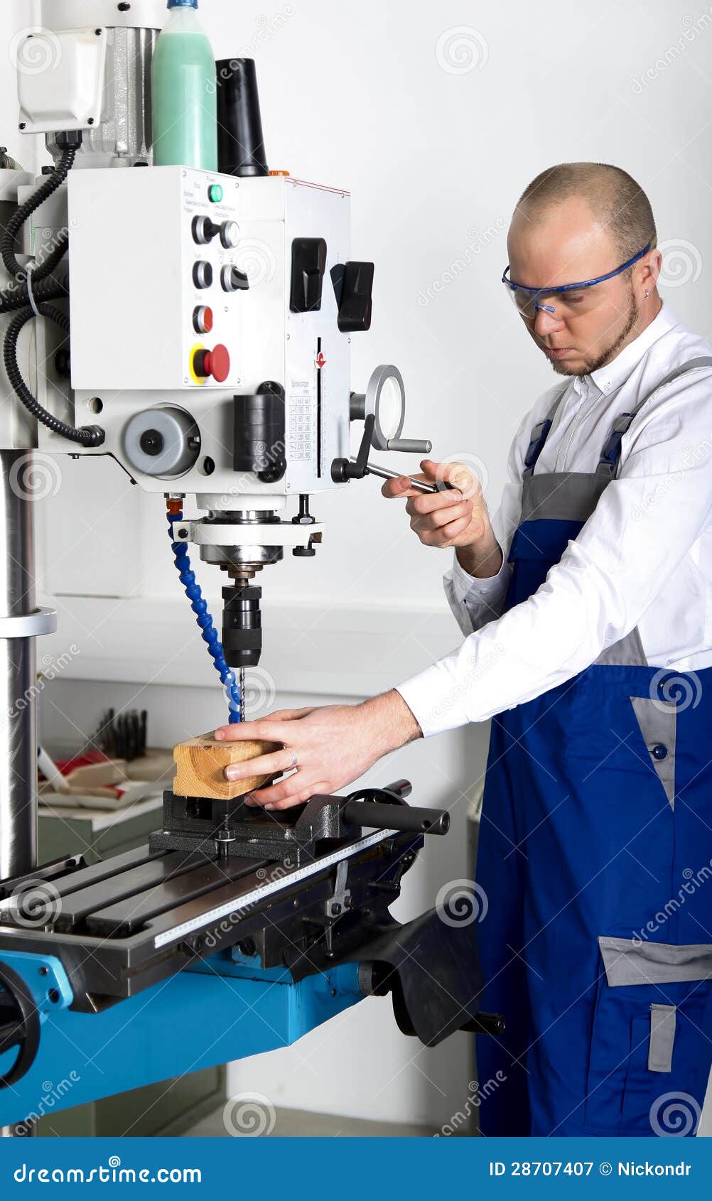 Worker at milling machine stock image. Image of mechanical - 28707407