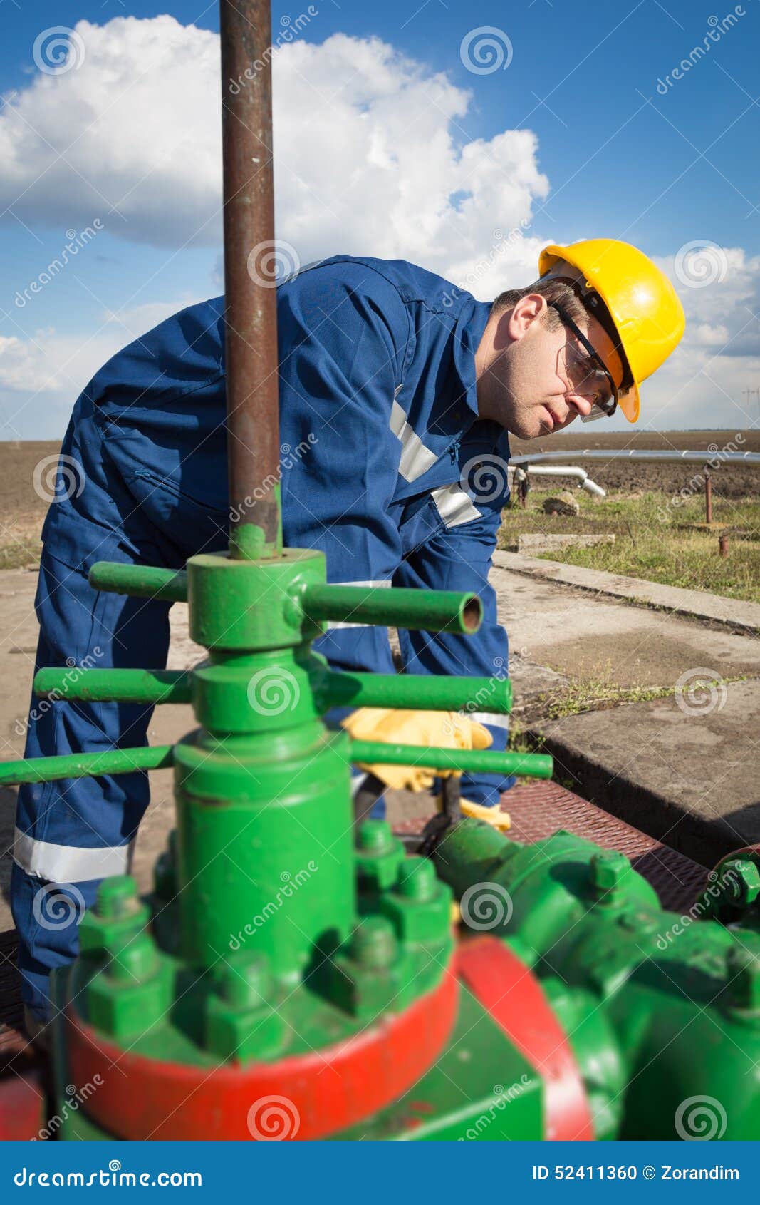 Worker on the oil field stock photo. Image of drill, outdoors - 52411360