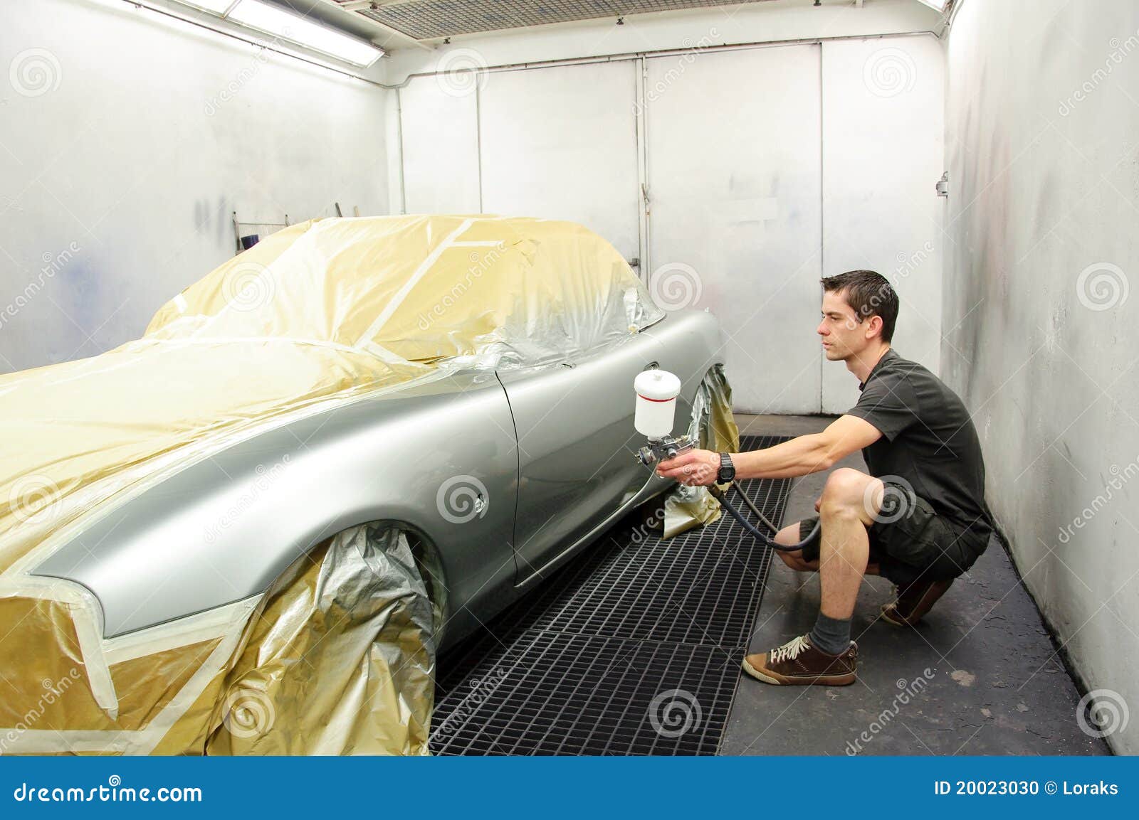Worker painting a car. stock photo. Image of repair, tape - 20023030