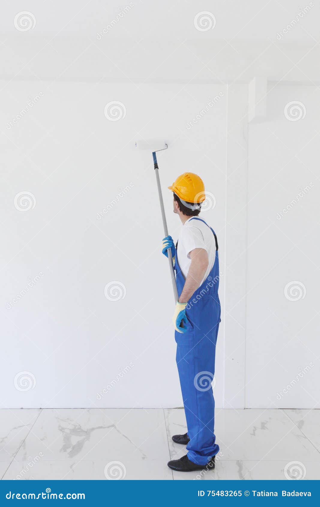 Worker painting wall stock image. Image of paint, renovation - 75483265