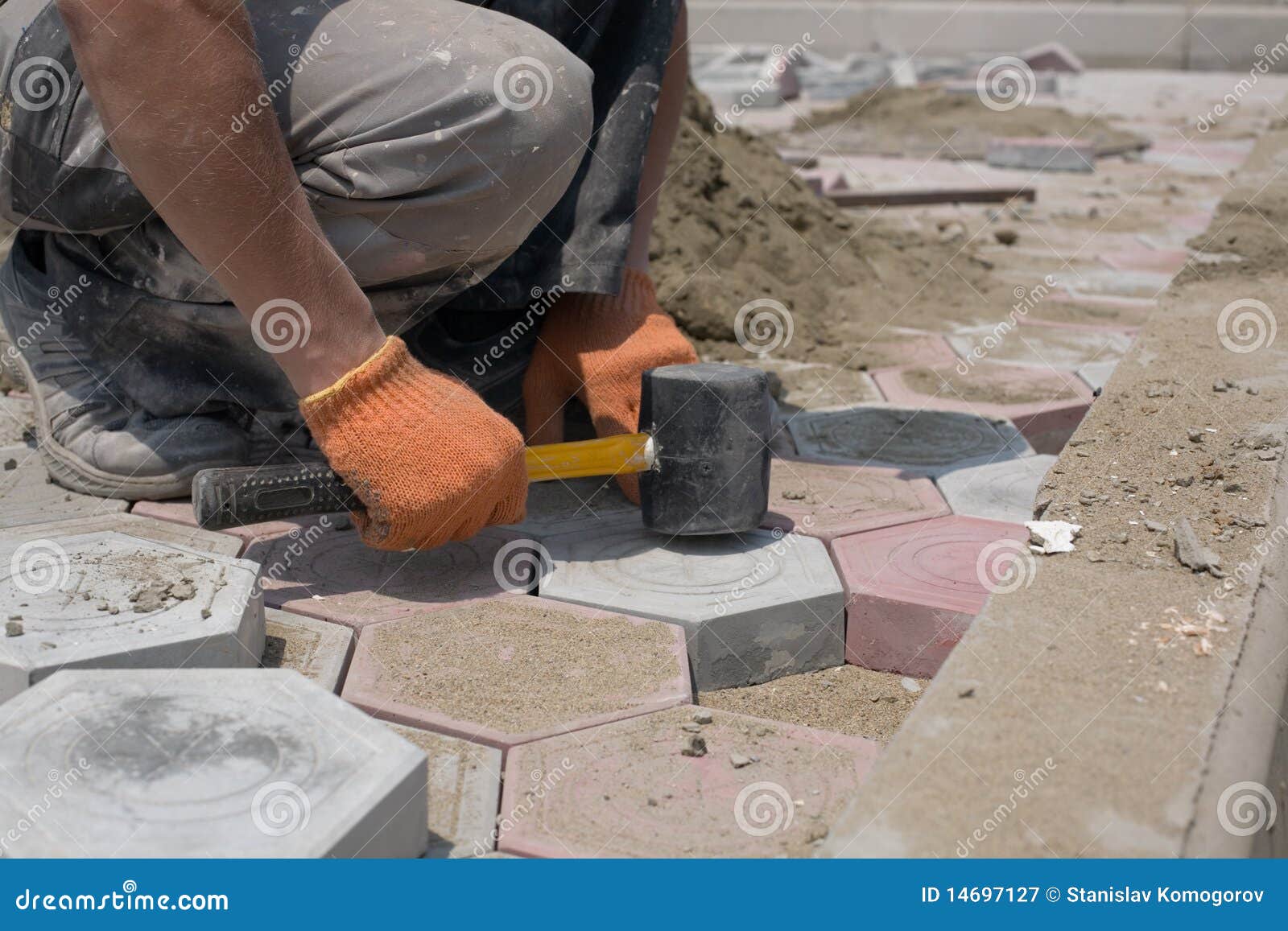 Worker paving stones stock image. Image of occupation - 14697127