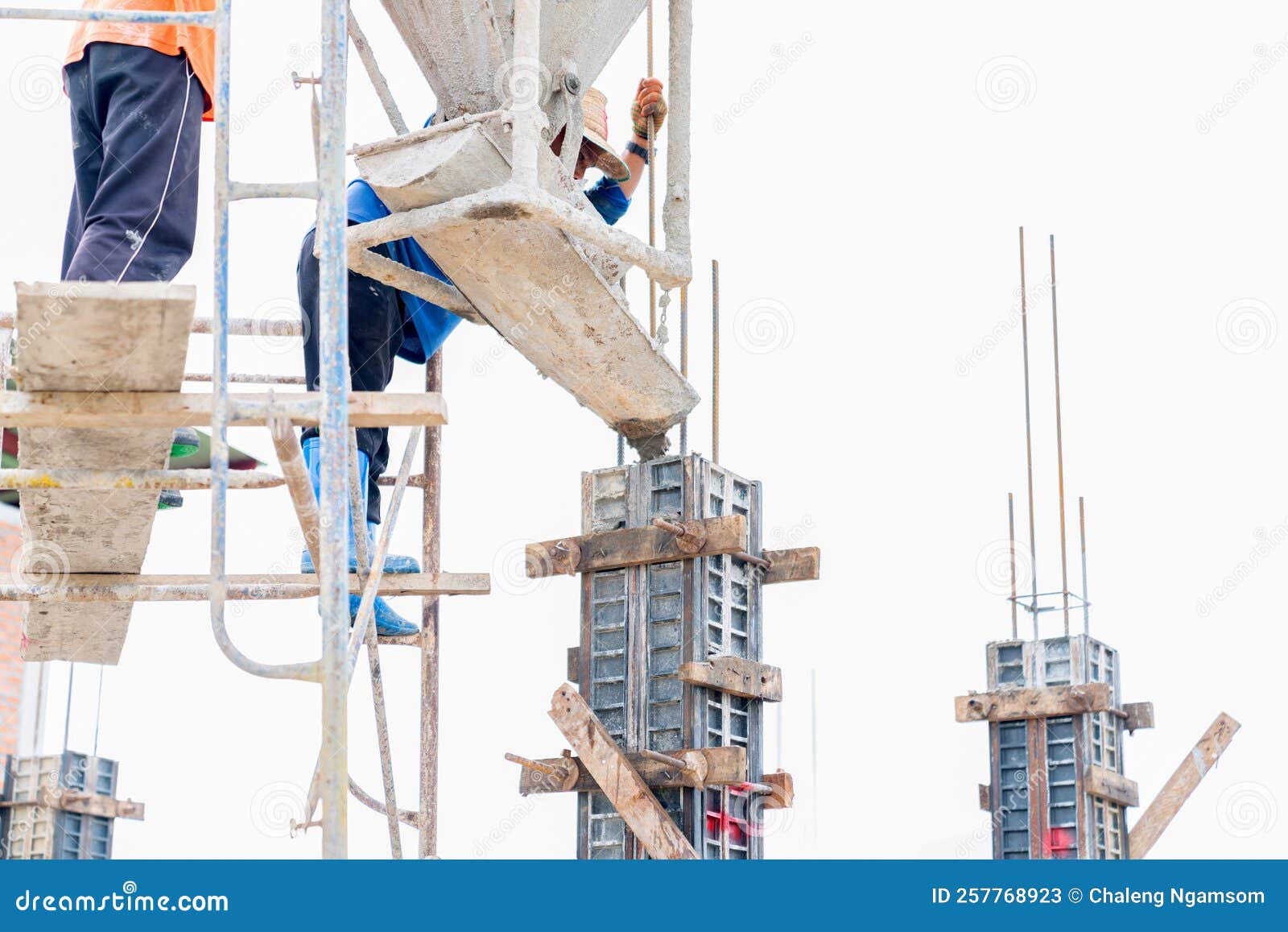 Worker Pour Concrete from Bucket for Cast the Structural Columns Stock ...