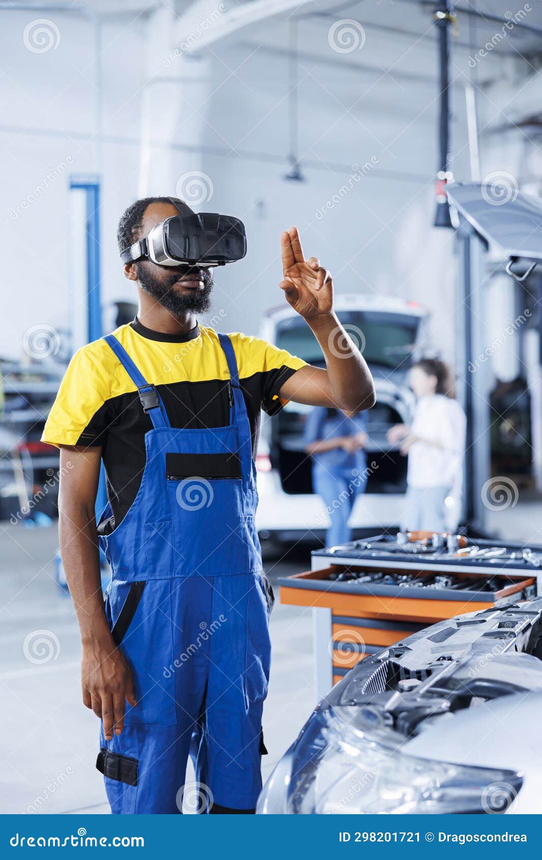 Worker Repairs Car Using VR Technology Stock Image - Image of bipoc ...