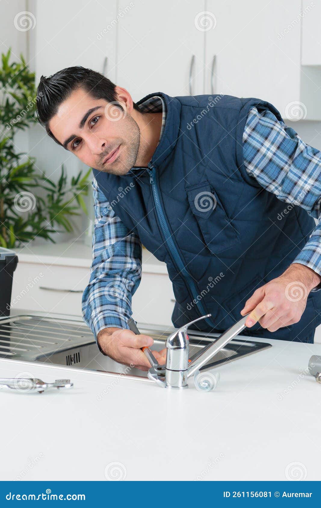 Worker replacing sink stock image. Image of renovate - 261156081