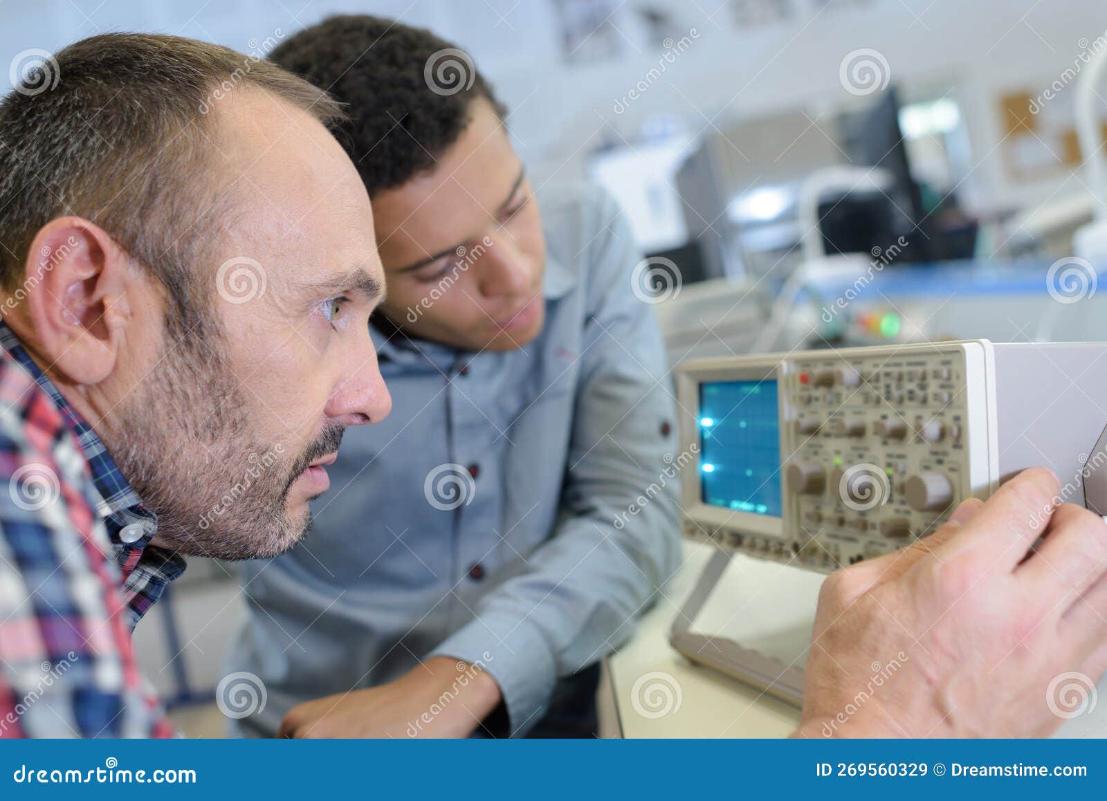Worker Setting Up Ultrasonic Reader Stock Image - Image of industry ... Worker Setting Up Ultrasonic Reader Stock Image - Image of industry ...
