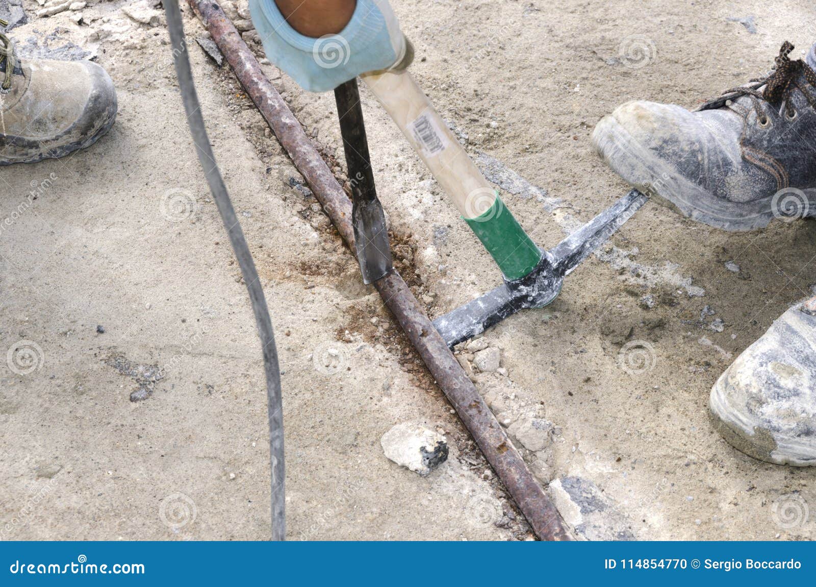 Splitting Concrete Paving Interlocked Paving Tile From Concrete ...