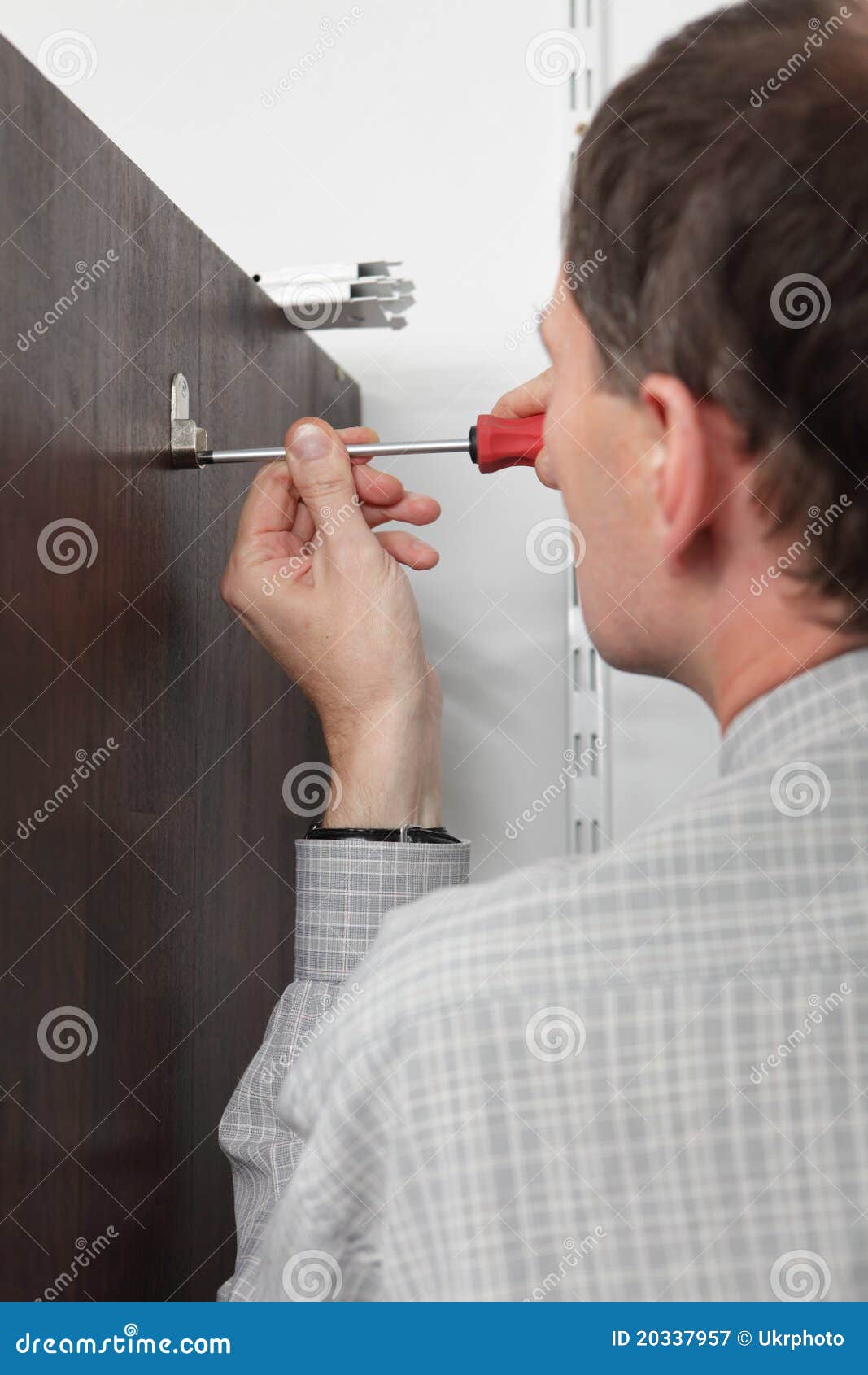 Worker twists the stock image. Image of caucasian, constructor - 20337957