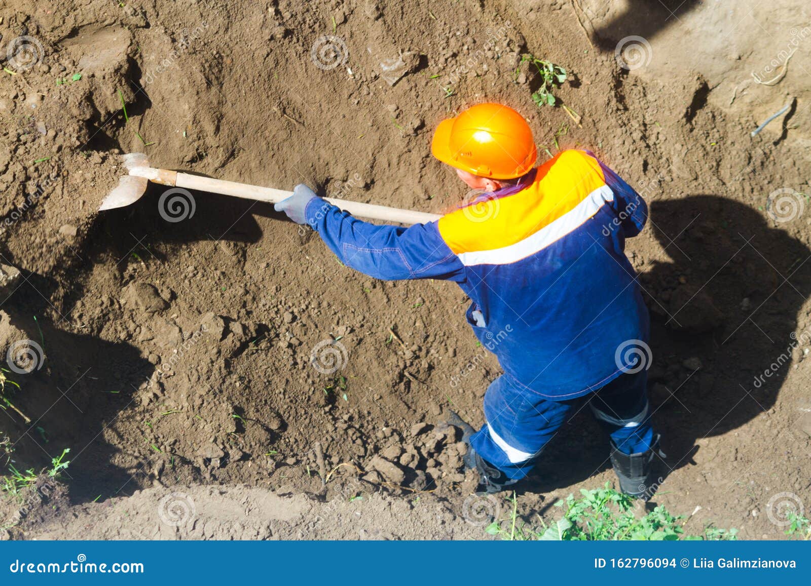 Worker in uniform editorial stock image. Image of dirt - 162796094