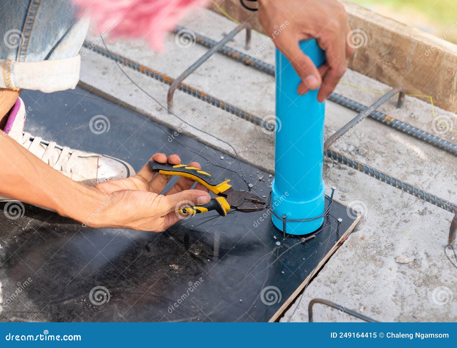 Worker Use Plies Wire Bundle Tap Water in Formwork Stock Image - Image ...