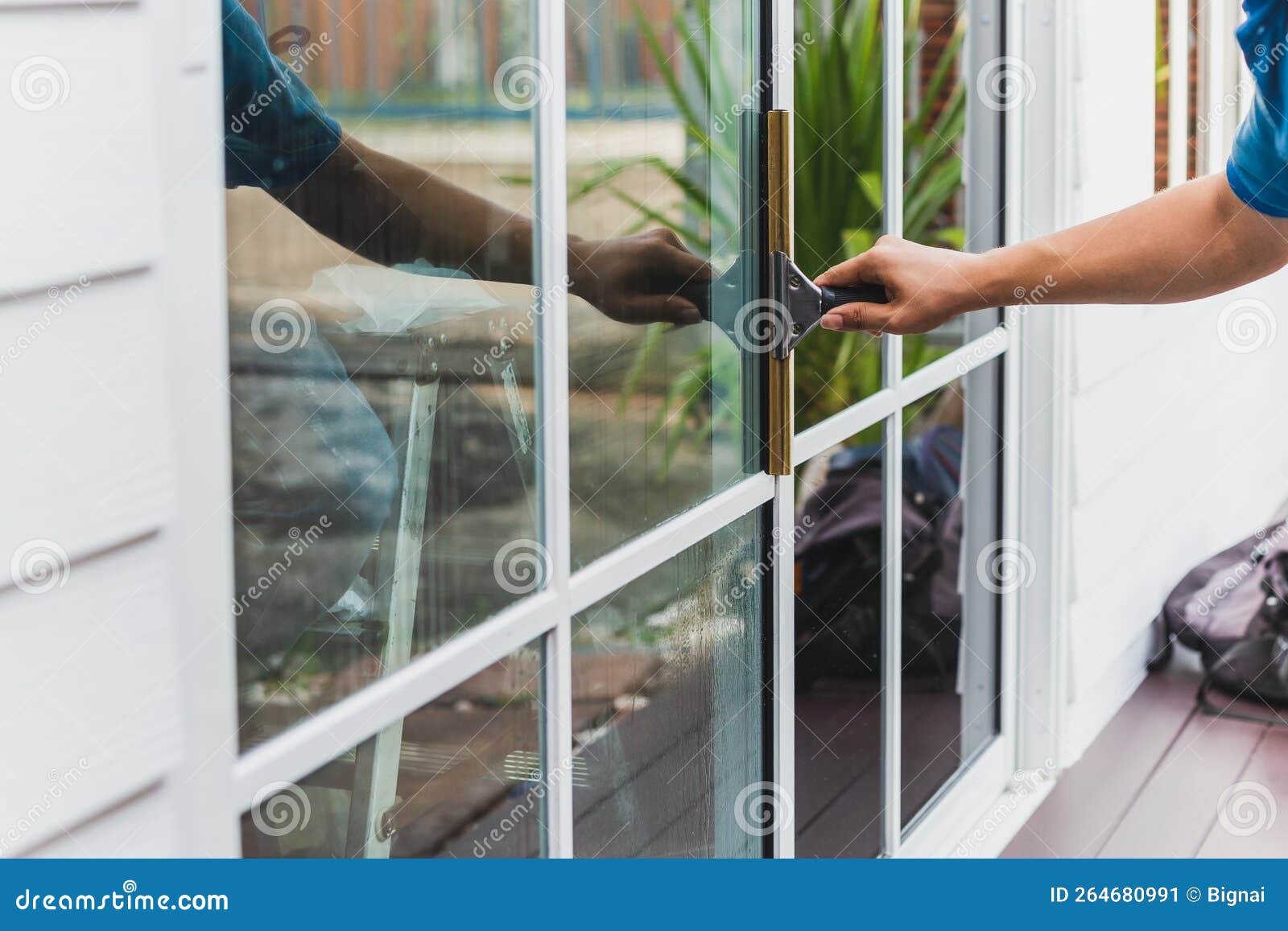 Worker Use Scraper Cleaning Window before Installing Tinting Film ...