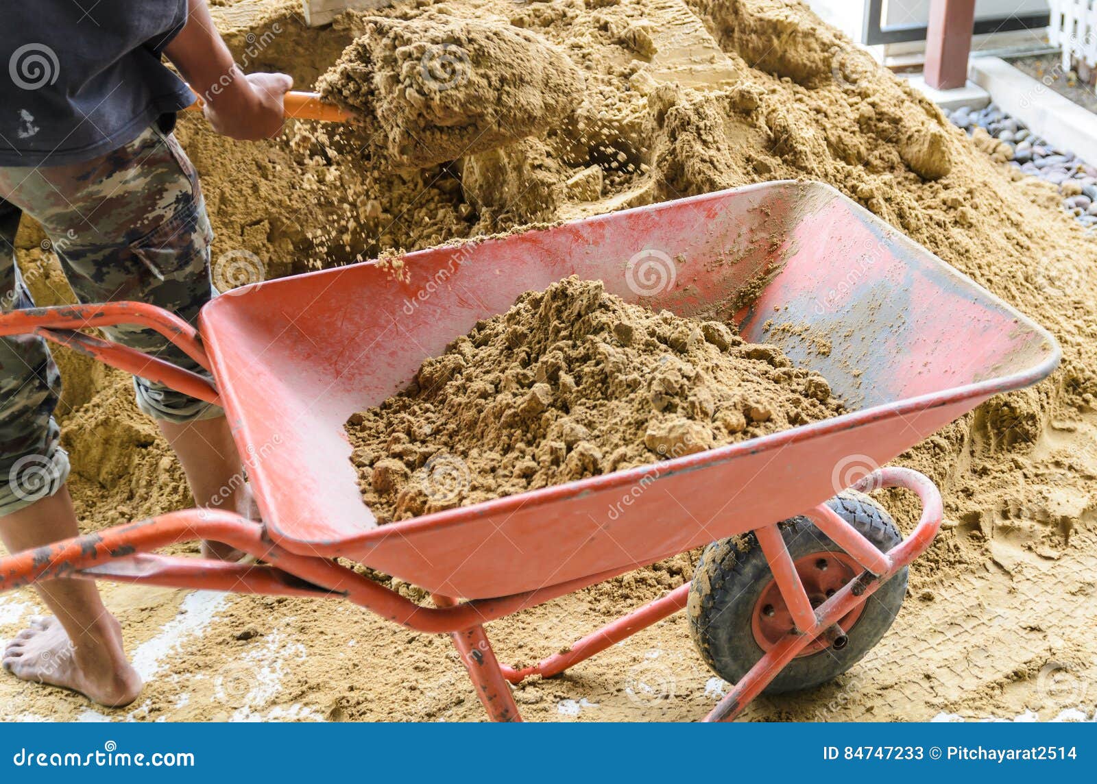 Worker used shovel sand stock image. Image of garden - 84747233