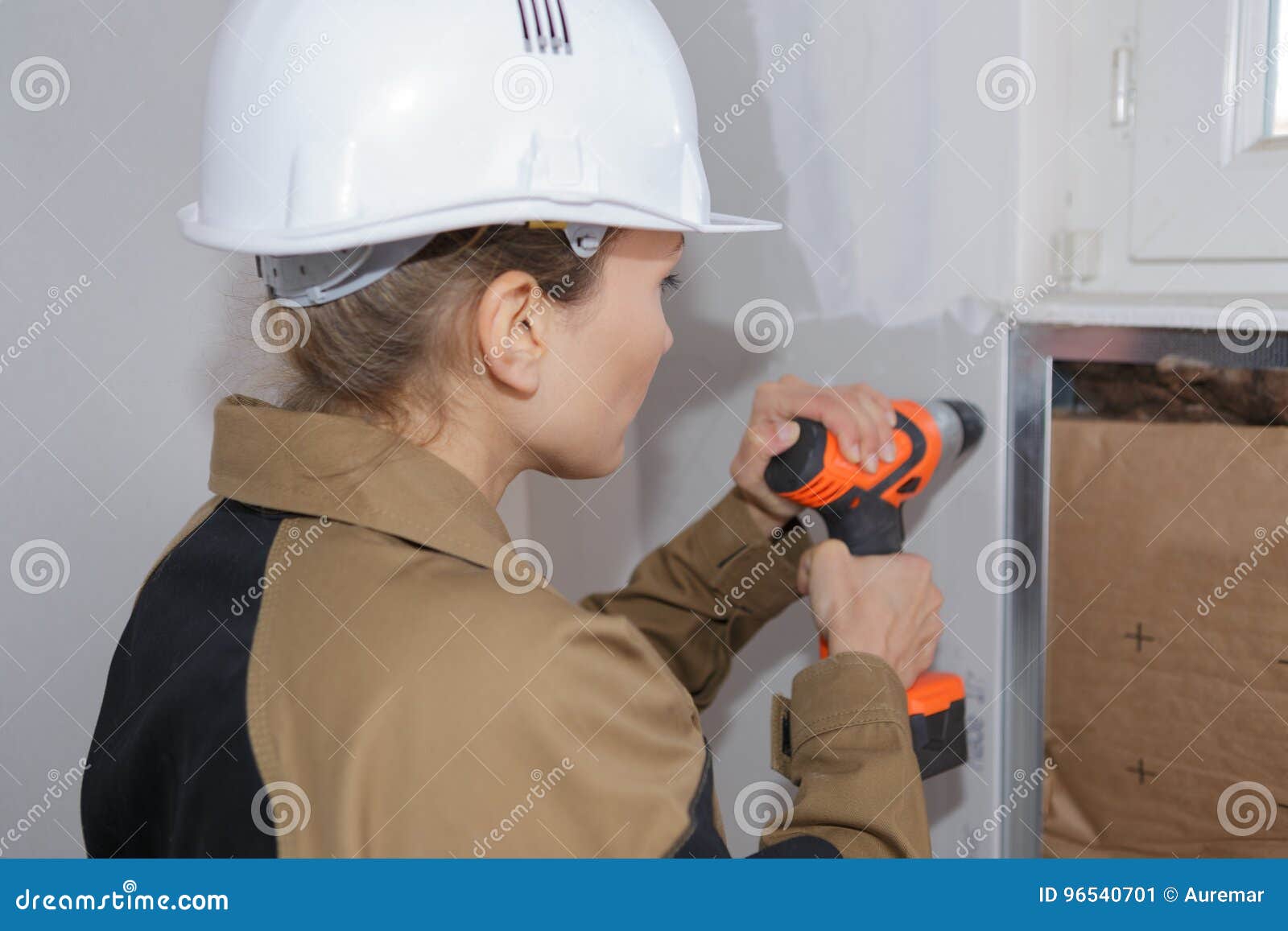 Worker Using Electric Drill Stock Image - Image of drilling, wall: 96540701