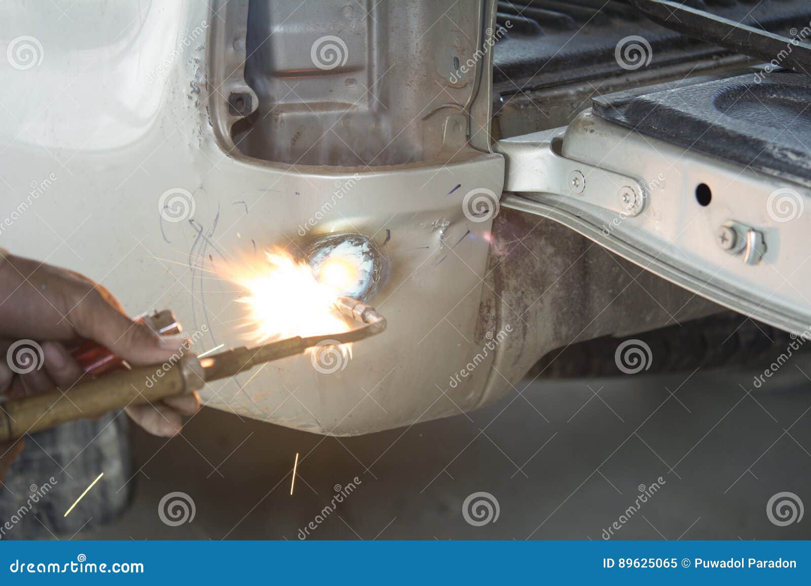 Worker welding car stock image. Image of vehicle, work - 89625065