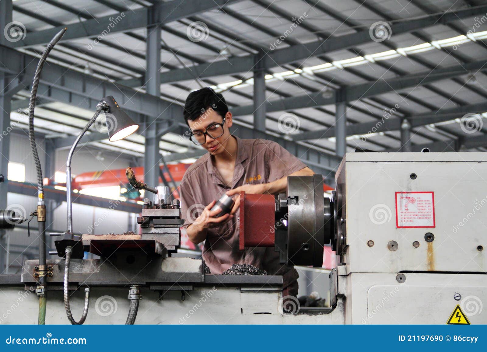 Worker Working in Chinese Factory Editorial Image - Image of factories ...