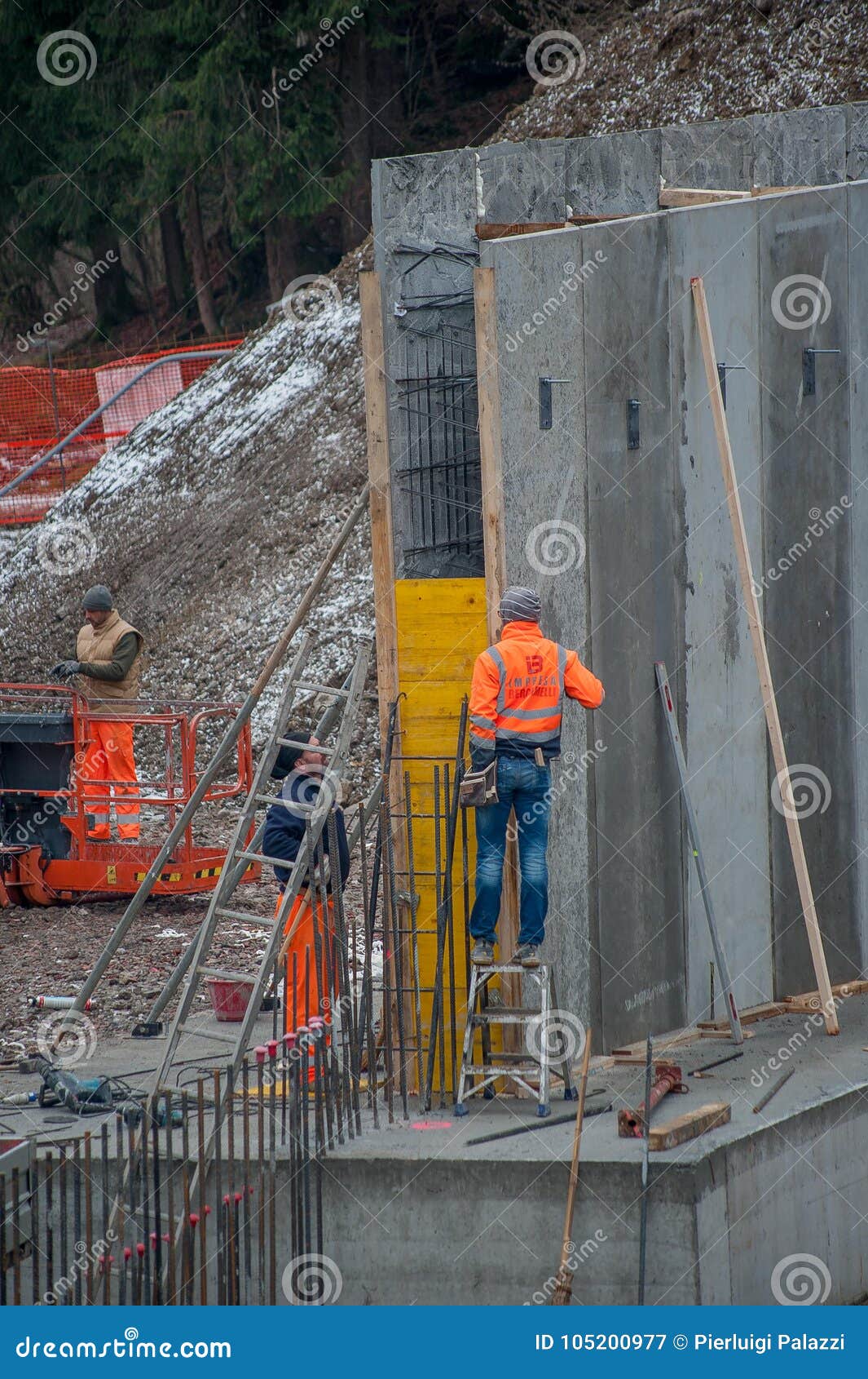 Workers editorial photography. Image of start, platform - 105200977