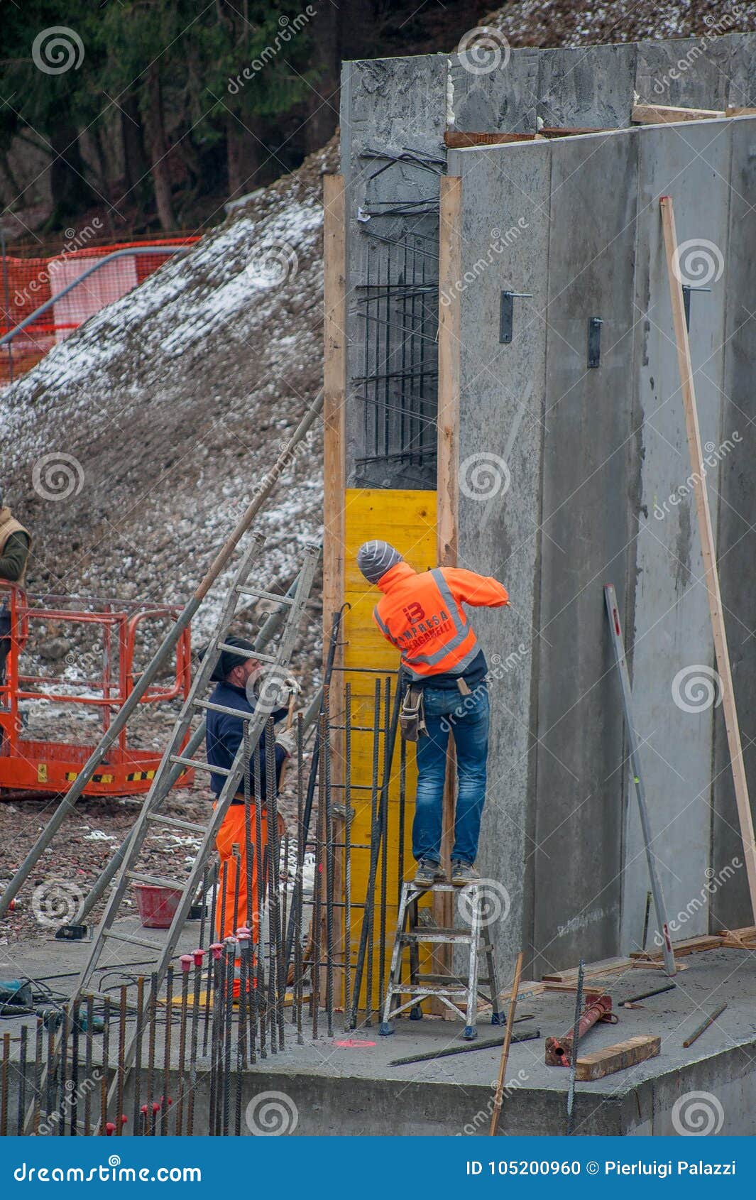Workers editorial image. Image of river, retaining, steel - 105200960