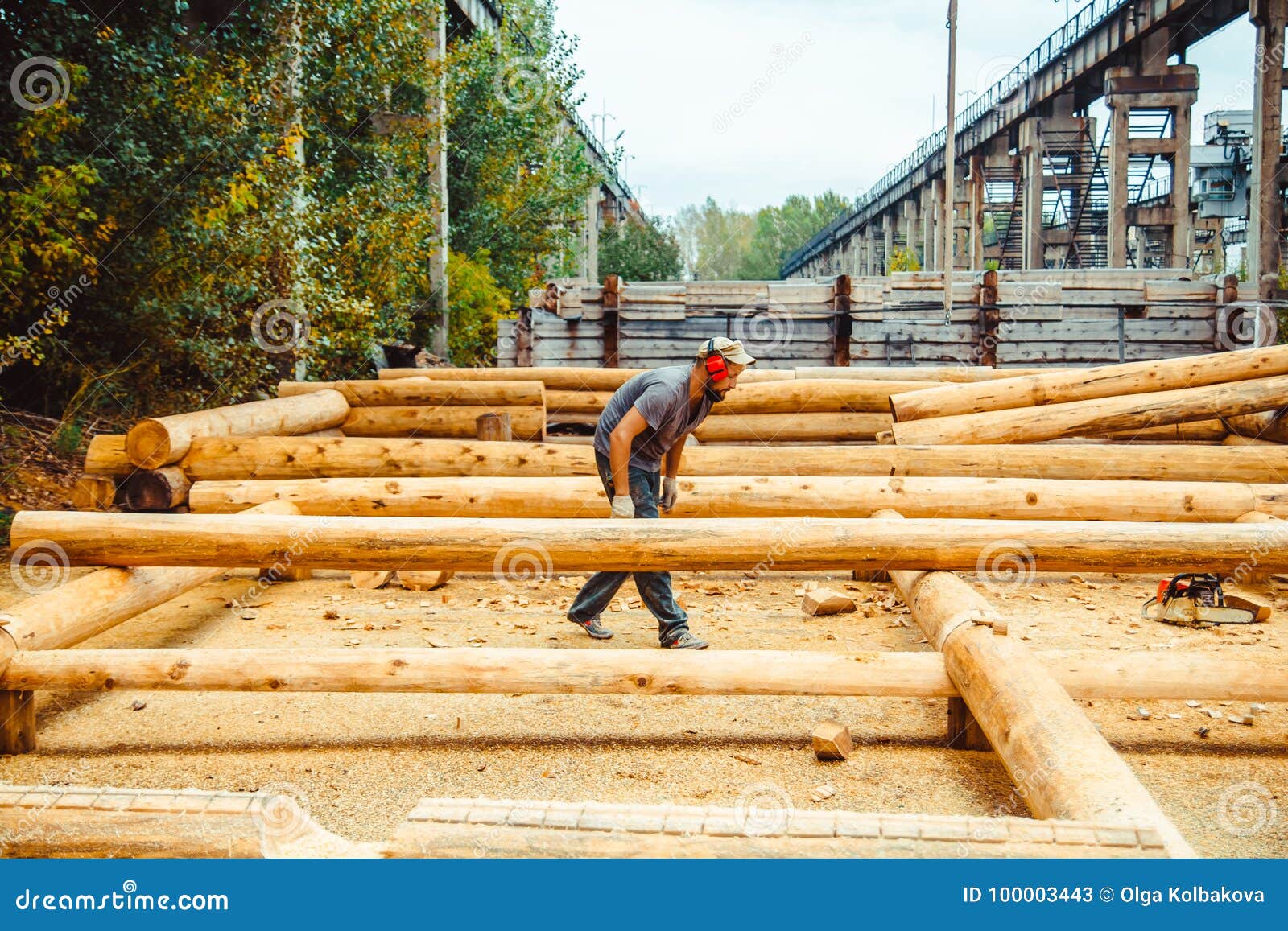 Workers Build a House of Logs Stock Image - Image of house, assembly ...