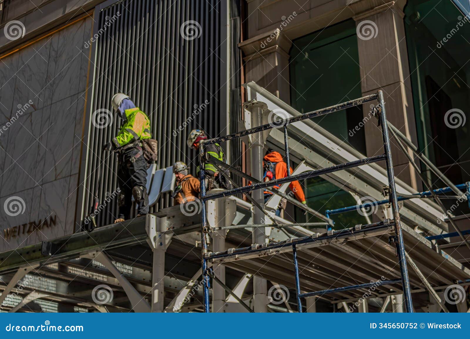 Workers Building Scaffolding in NYC Editorial Photography - Image of ...