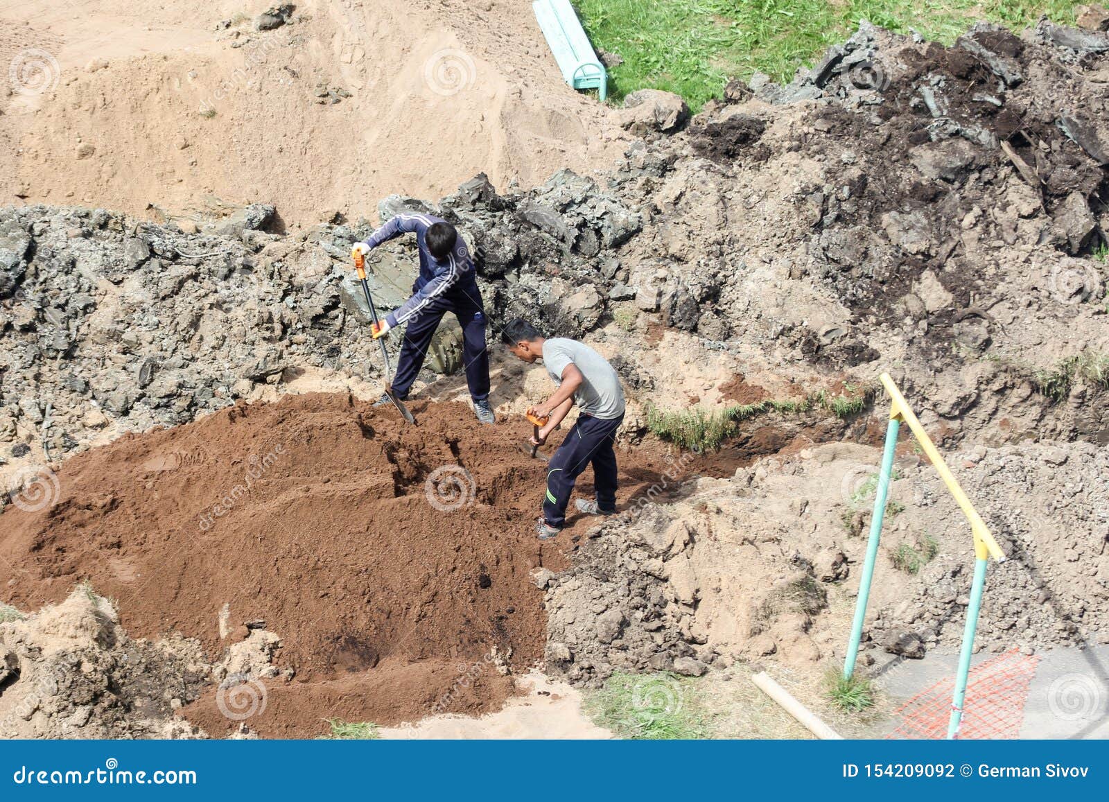 Workers Bury the Trench with Sand Editorial Photography - Image of land ...