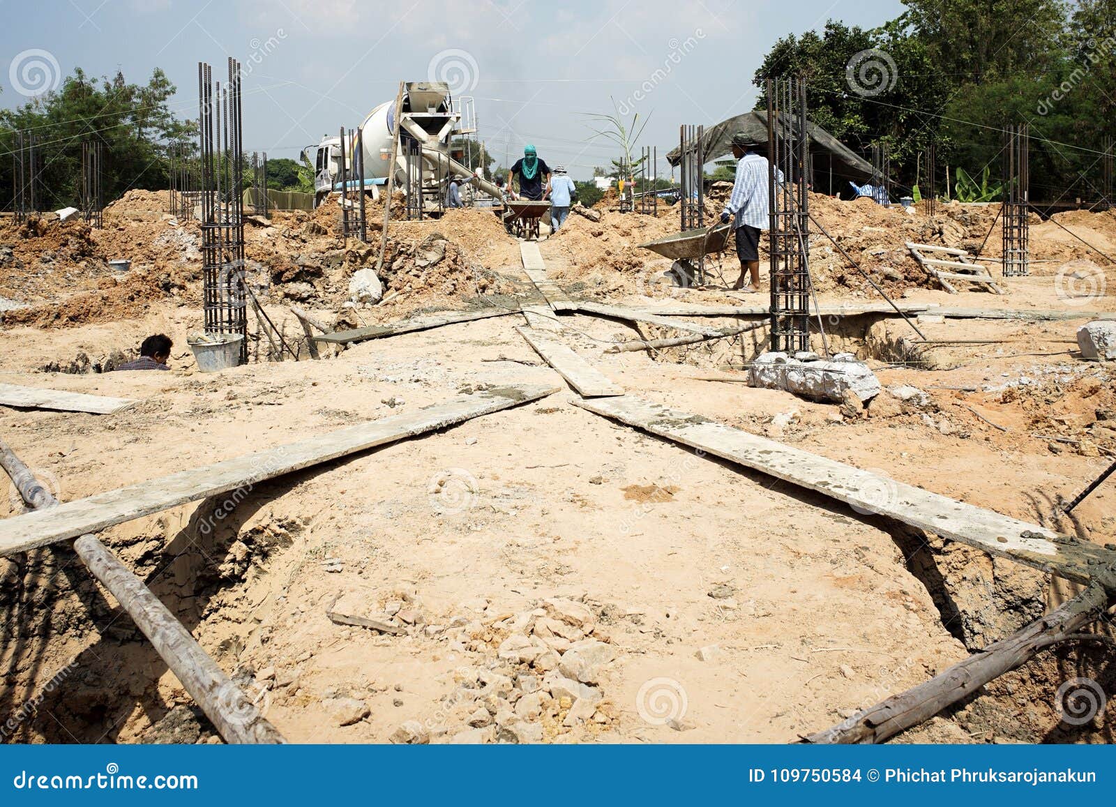 Workers Work at the Construction Site Editorial Stock Image - Image of ...