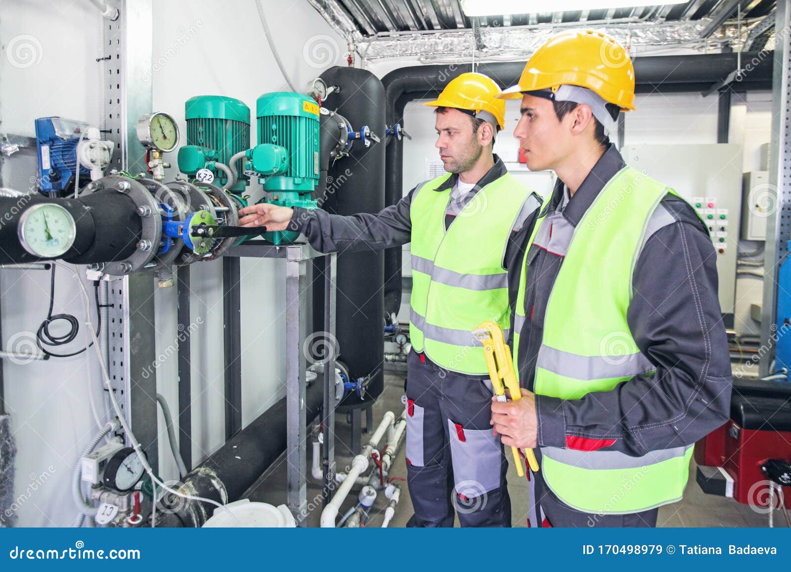 Workers Check Pipe Monometer Stock Image - Image of people, operator ...