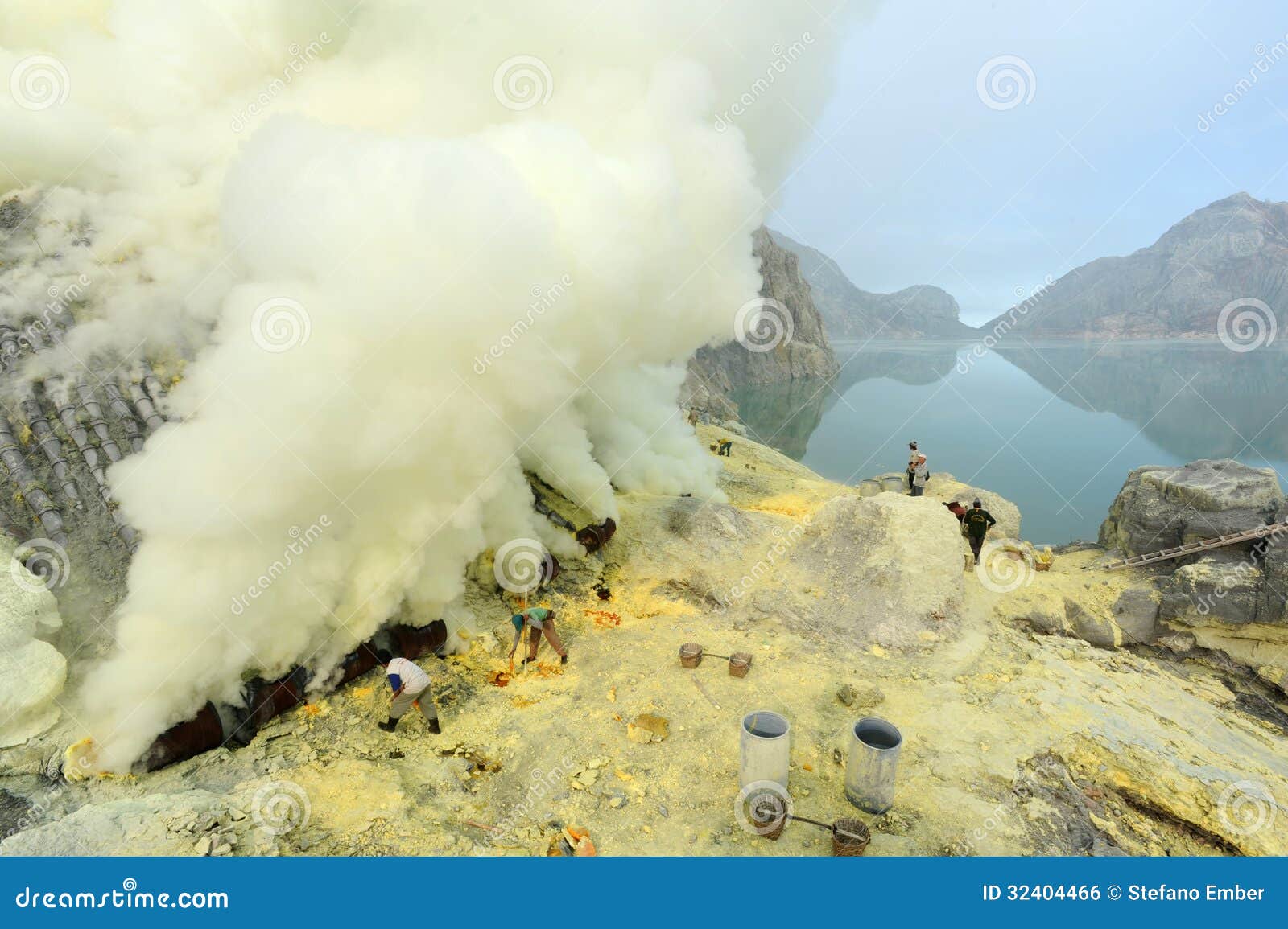 Workers Collecting Sulfur from Volcano Ijen Editorial Photo - Image of ...