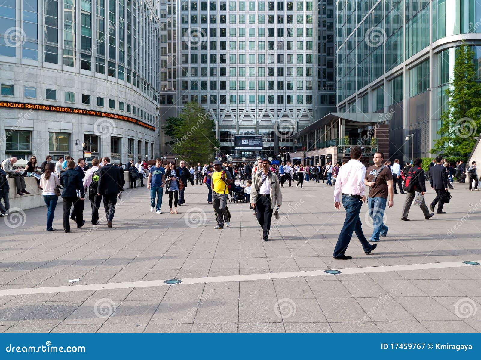 Workers and Commuters in Canary Wharf Editorial Photography - Image of ...