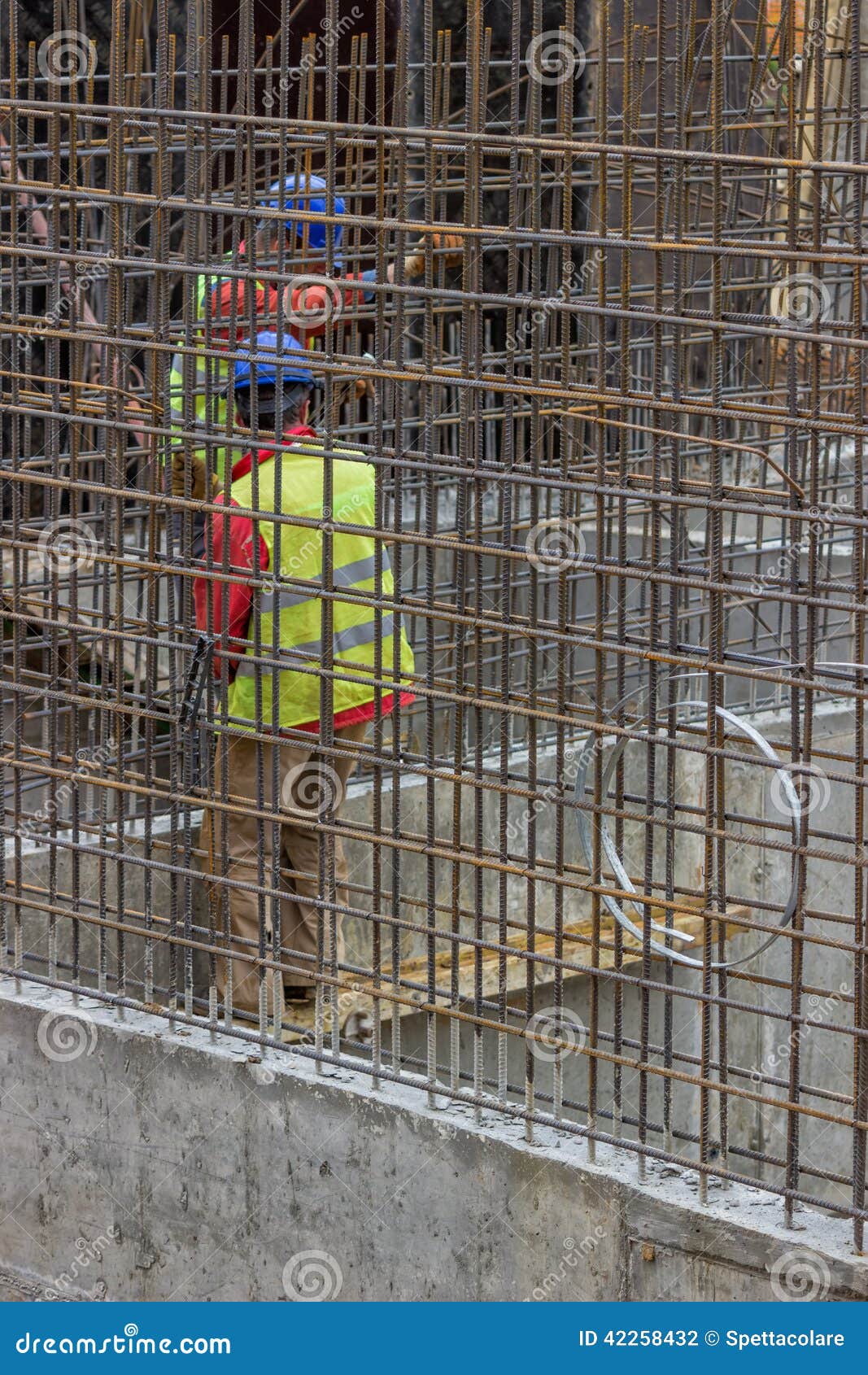 Workers Constructing a Rebar Cage Editorial Photography - Image of ...