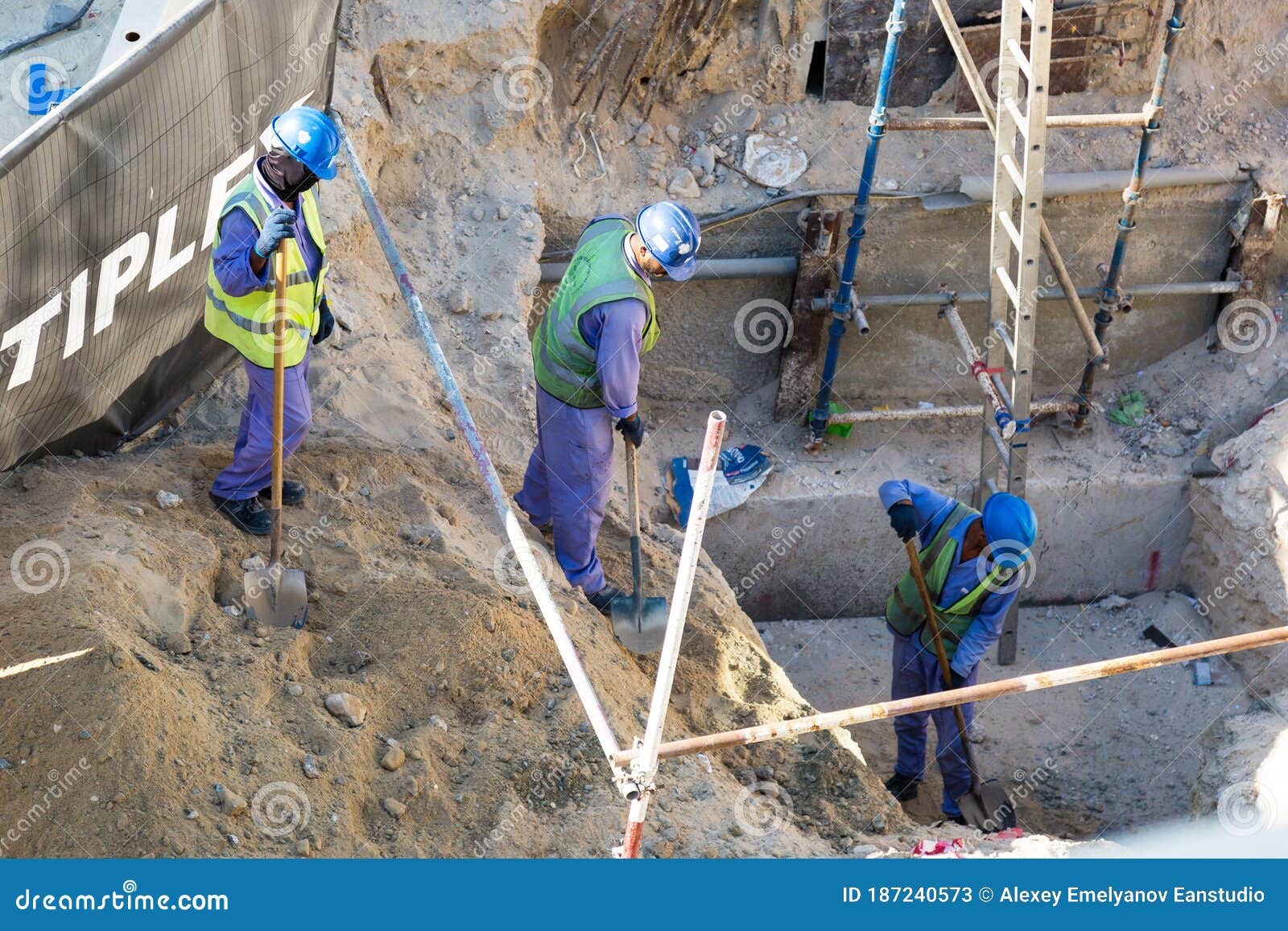 Dubai, United Arab Emirates 03 03 2020: Workers at a Construction Site ...