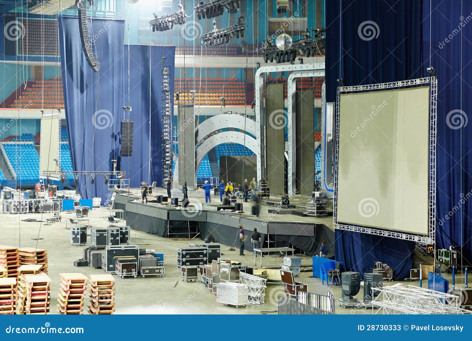 Workers Dismantle Stage and Stage Equipment Editorial Stock Photo ...