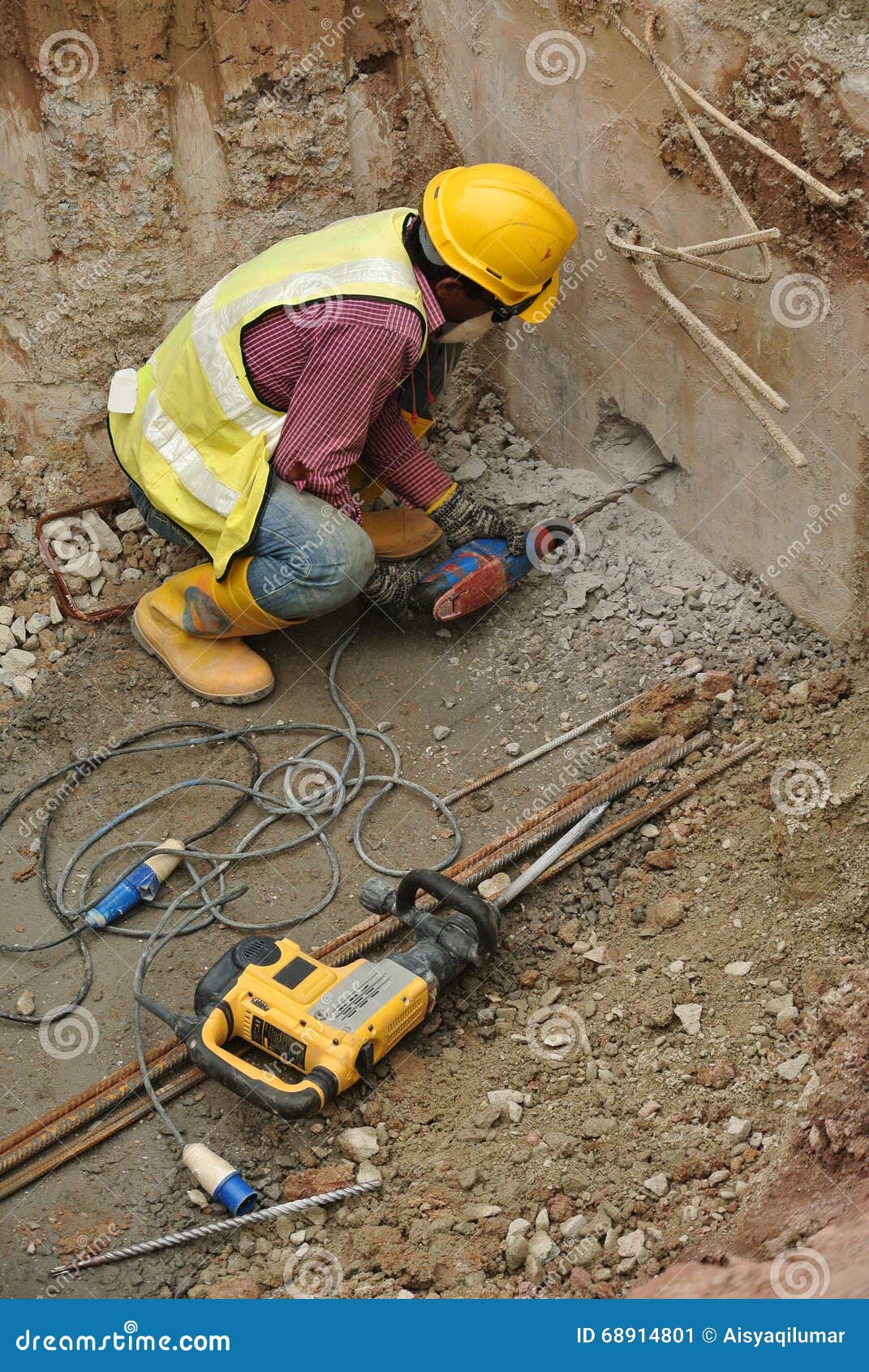 Workers Drilling Concrete Using Mobile Drilling Machine Editorial Photo ...