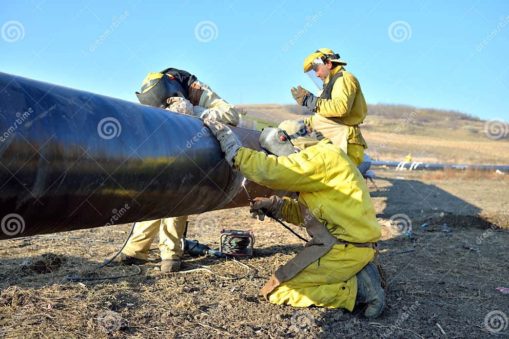 Workers on gas pipeline editorial stock image. Image of energy - 36381659