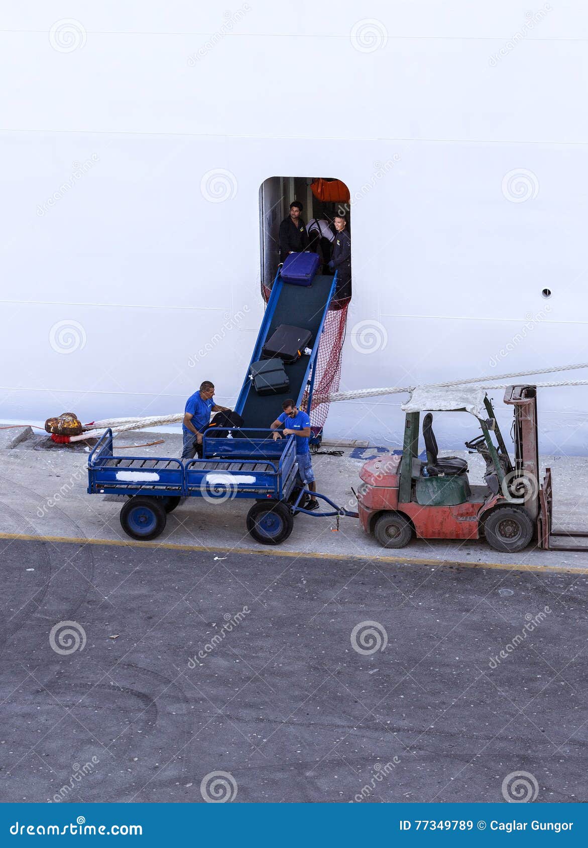 Workers Loading Cargo editorial stock image. Image of workers - 77349789