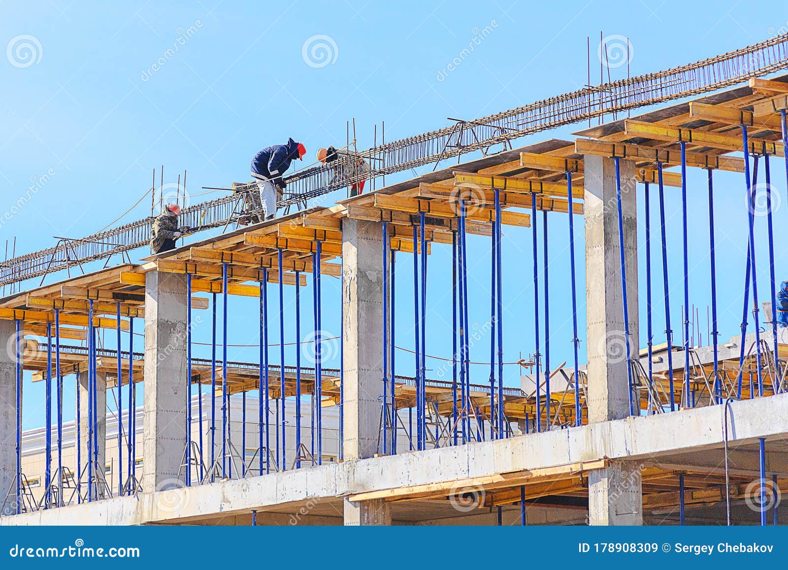 Workers Mount the Beam Reinforcement Editorial Stock Image - Image of ...