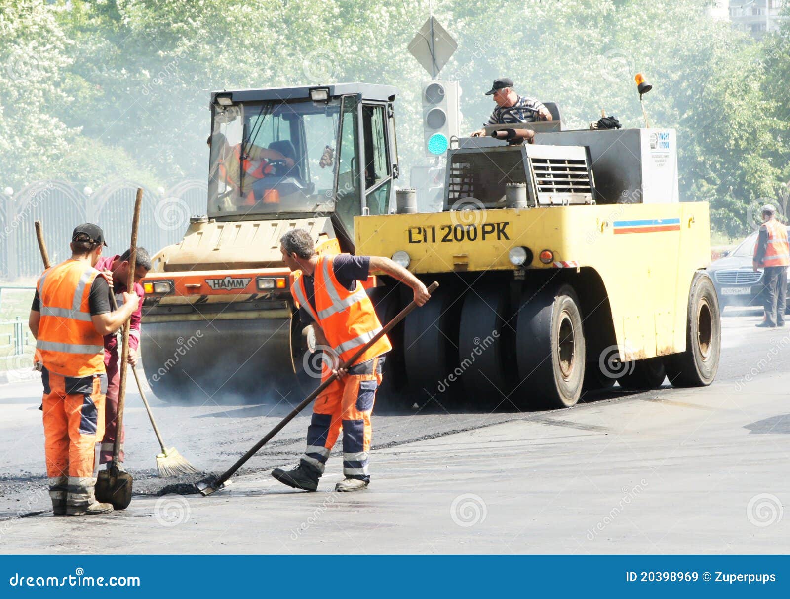 Workers repairs road editorial stock image. Image of road - 20398969