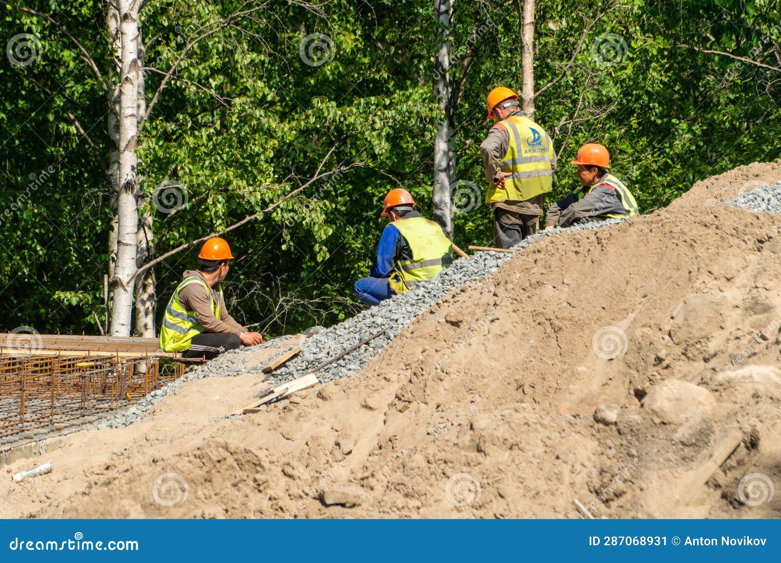 Workers Resting on a Construction Site Editorial Photo - Image of ...