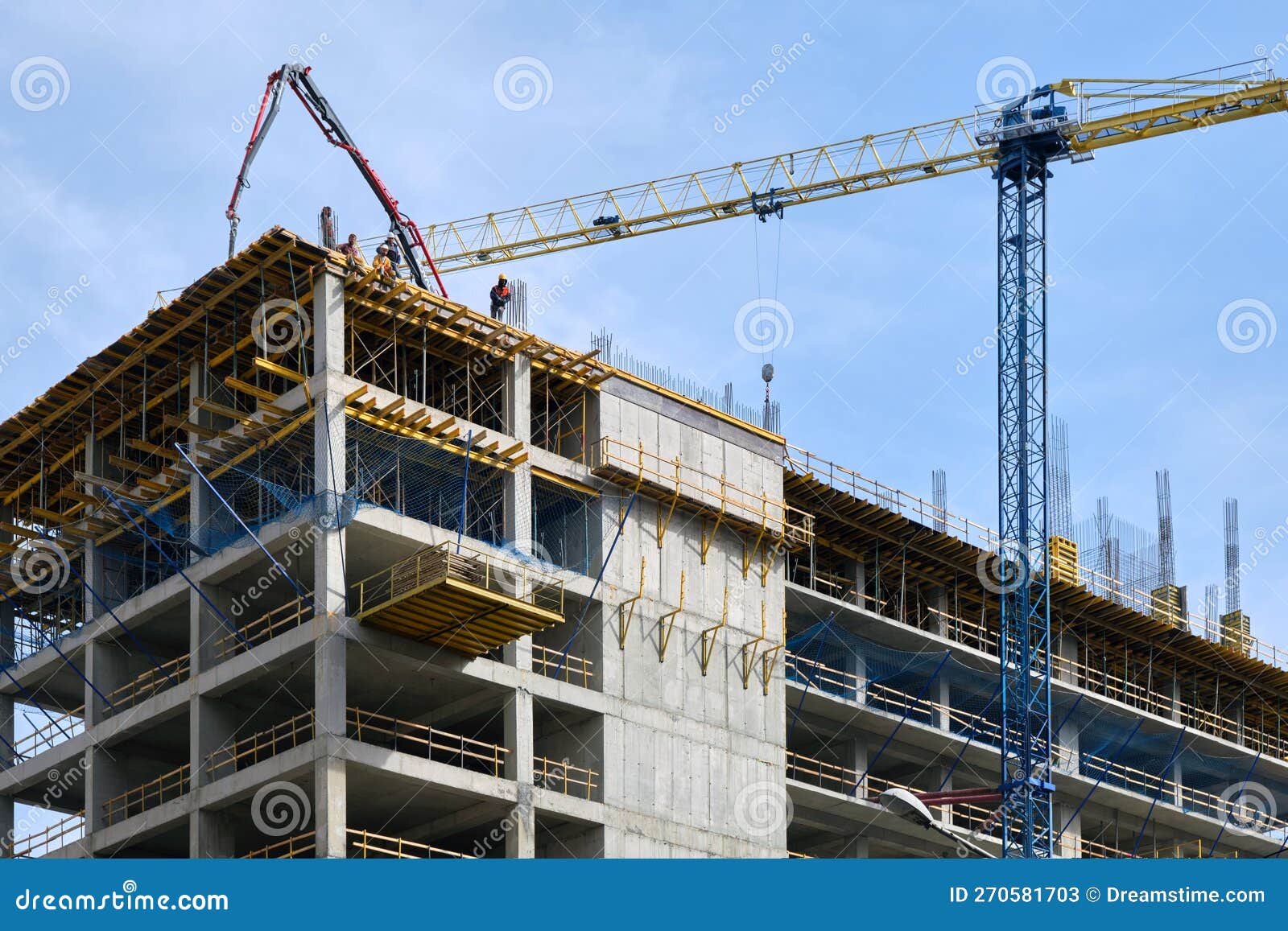 Workers are Waiting on the Roof of a New Batch of Concrete Stock Image ...