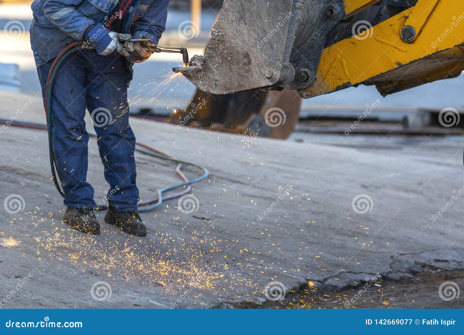 The Workers Who Work Daytime Welding Machines Stock Image - Image of ...