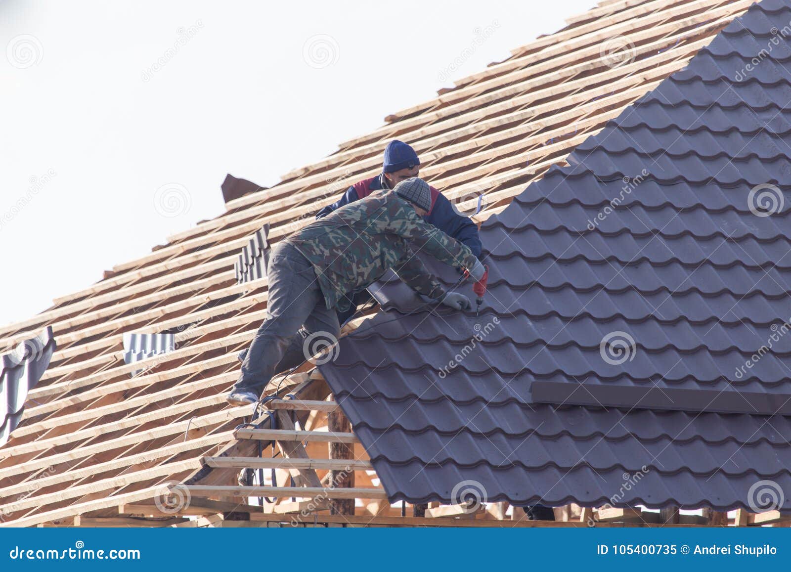 Workers Working on the Roof Editorial Image - Image of carpenter ...