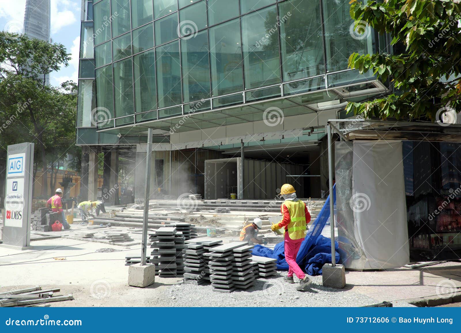 Workers Working Under the Sunshine Editorial Photo - Image of building ...