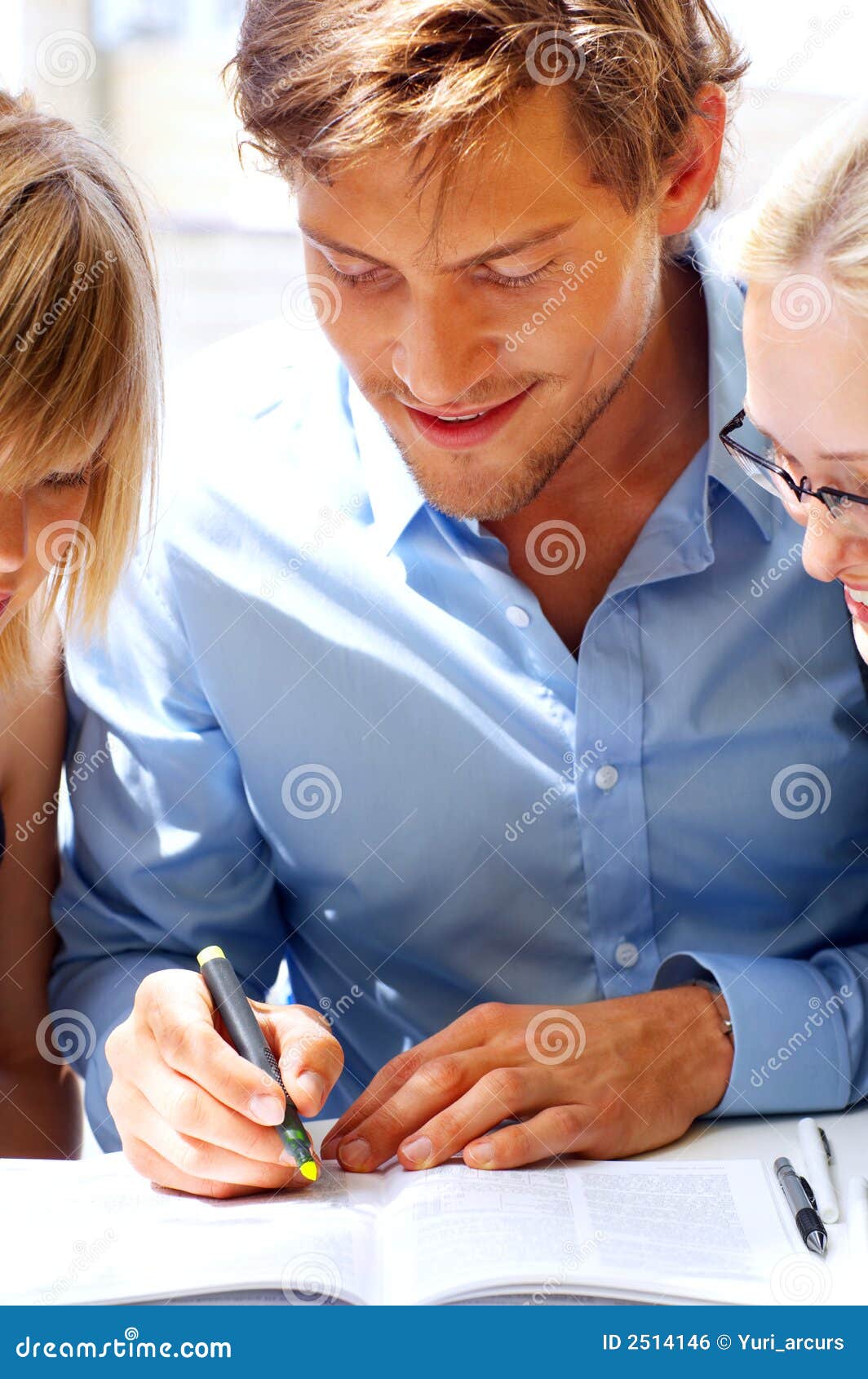 Workgroup meeting stock photo. Image of discussing, environment - 2514146