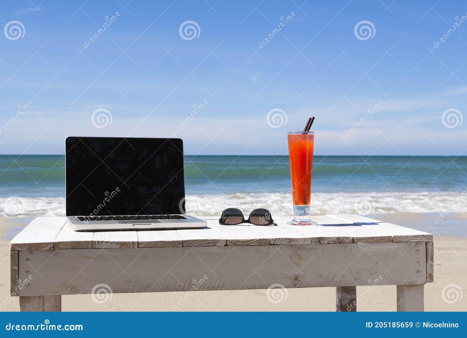 Working on the Beach with Laptop, Freelancer Traveling and Remote Work ...